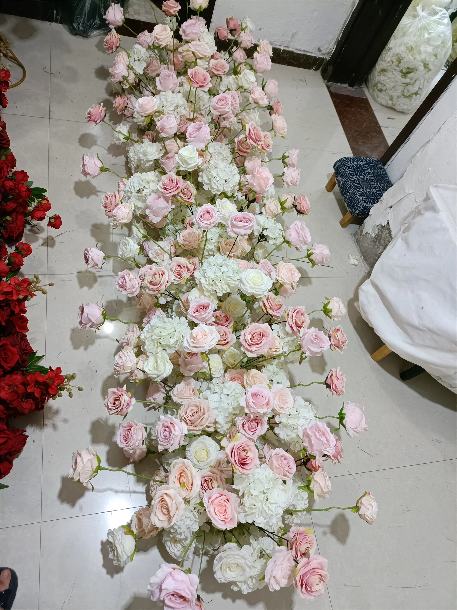 Ifg New Design White Red Large Flower Runner Arch Wrap In Pillar For ...