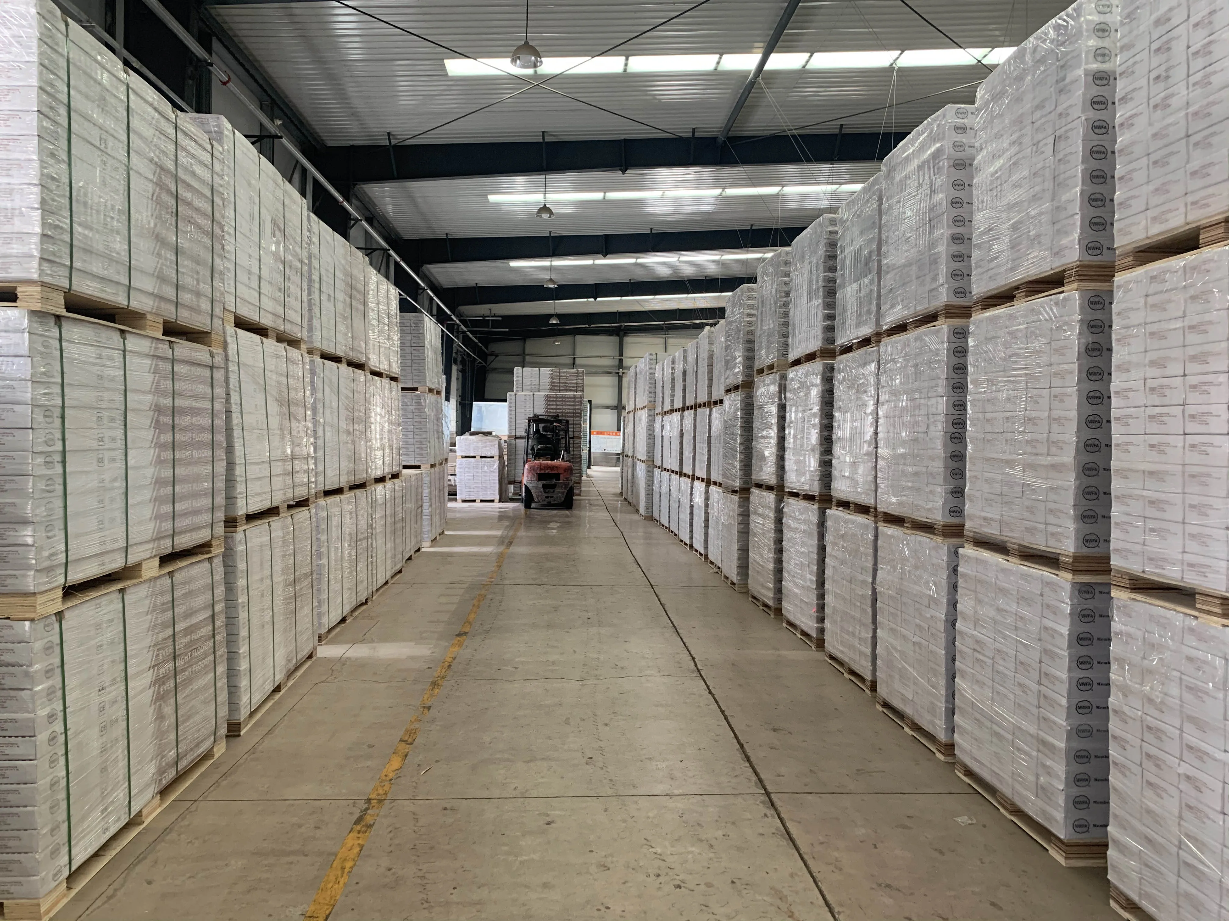 Factory Supply Wholesale Solid Hardwood Flooring 3-layer Wood Flooring ...