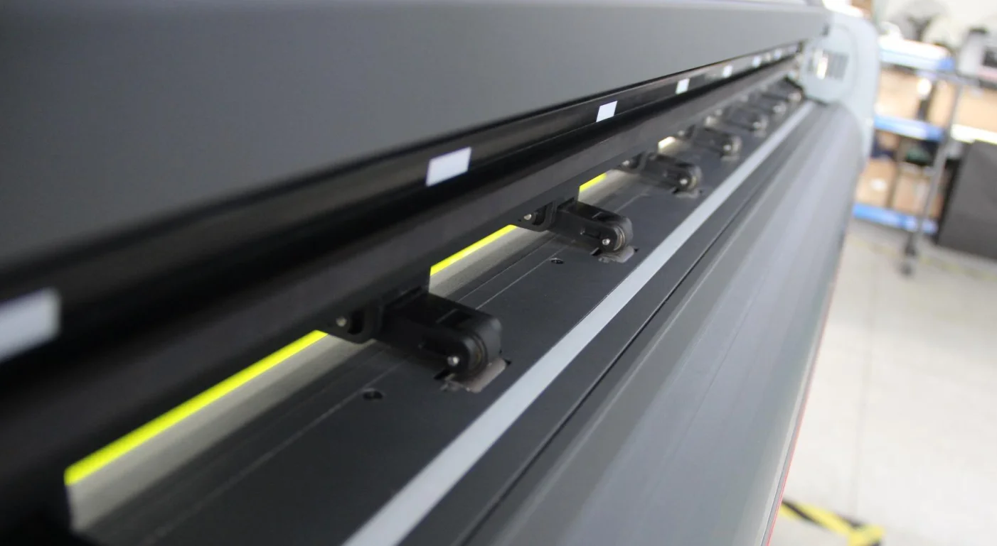 Efficient HC1261AW2 Vinyl Laser Cutting Plotter Designed for Smooth ...
