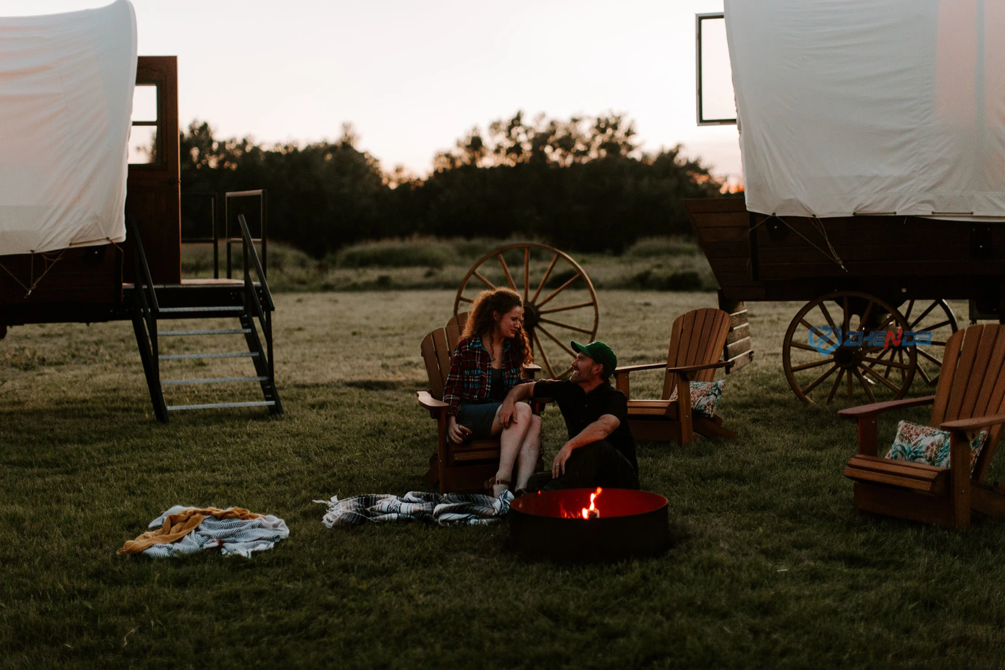 Vintage Carriage Tent Wooden with Ladder Glamping Tent for Hotel Resort ...