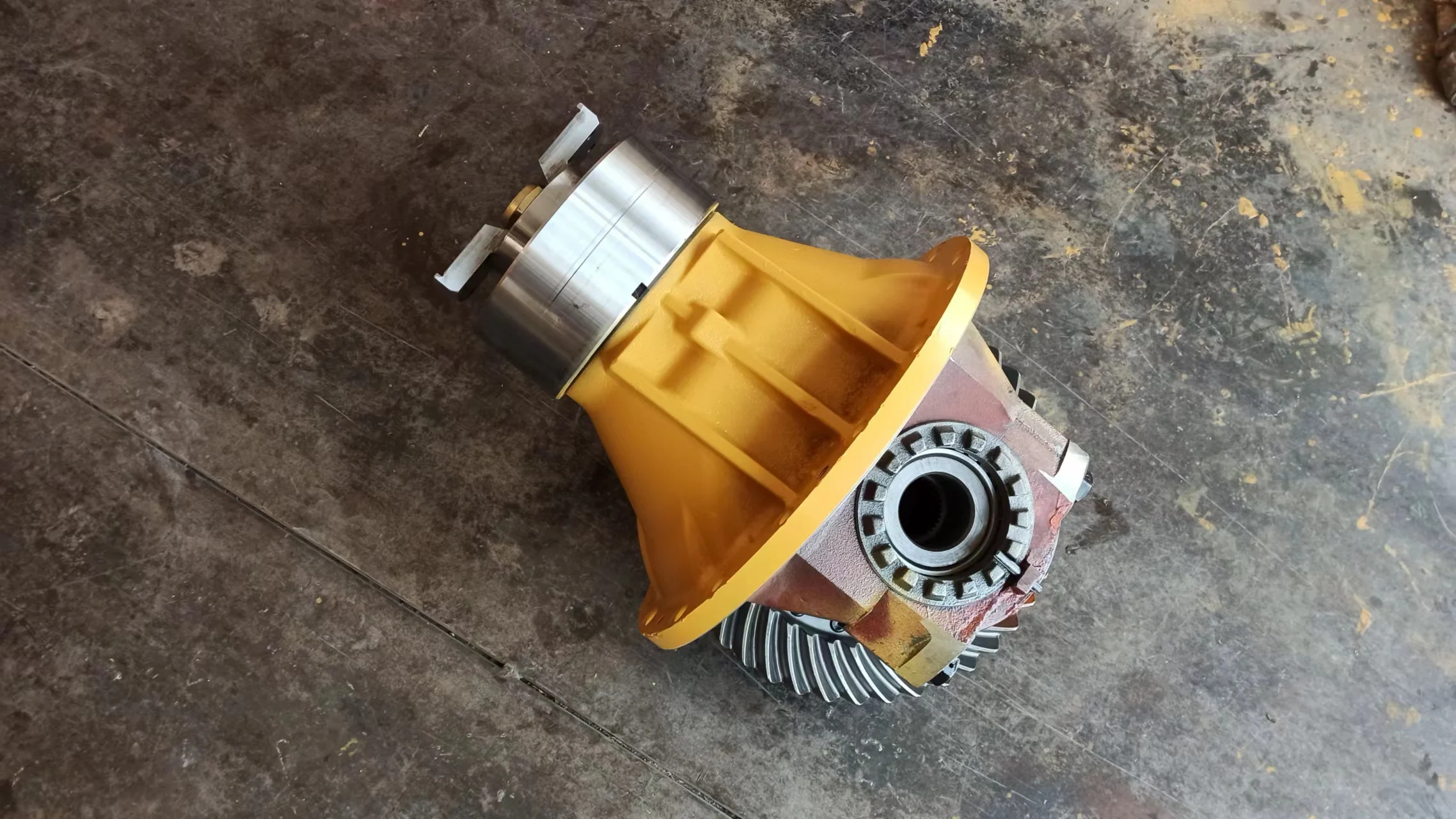 70 Real Main Reducer Assembly For The Rear Drive Axle Of A 7-ton Tire ...