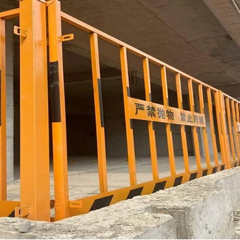Metal Temporary Mobile Roadway Traffic Isolation Barrier Guard Fence ...