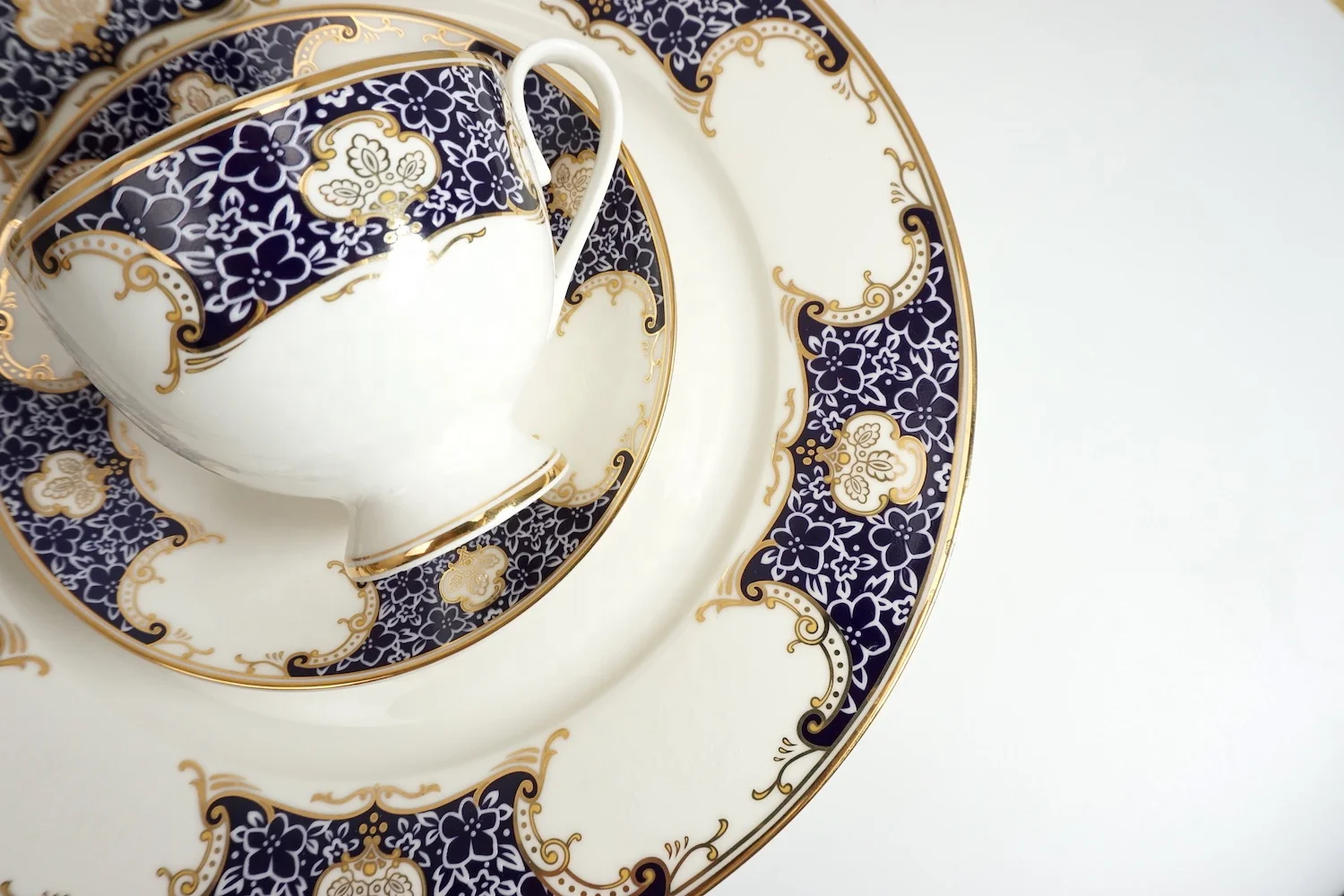 Japanese Style Dinner Set Blue and White Flower Design With Gold Rim ...