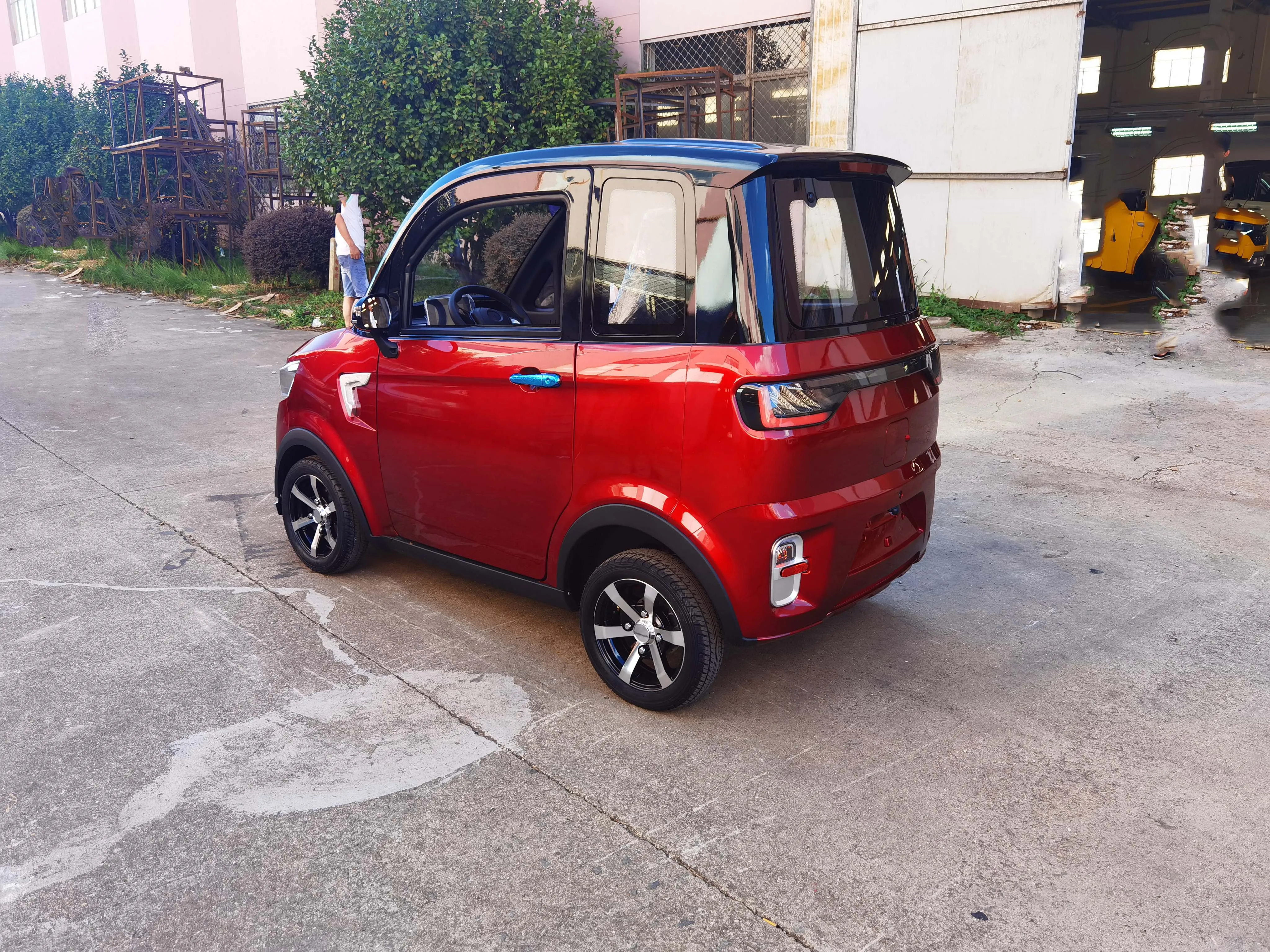 Hot Chinese Mini Electric Car - 4 Wheels, 1500 Watts