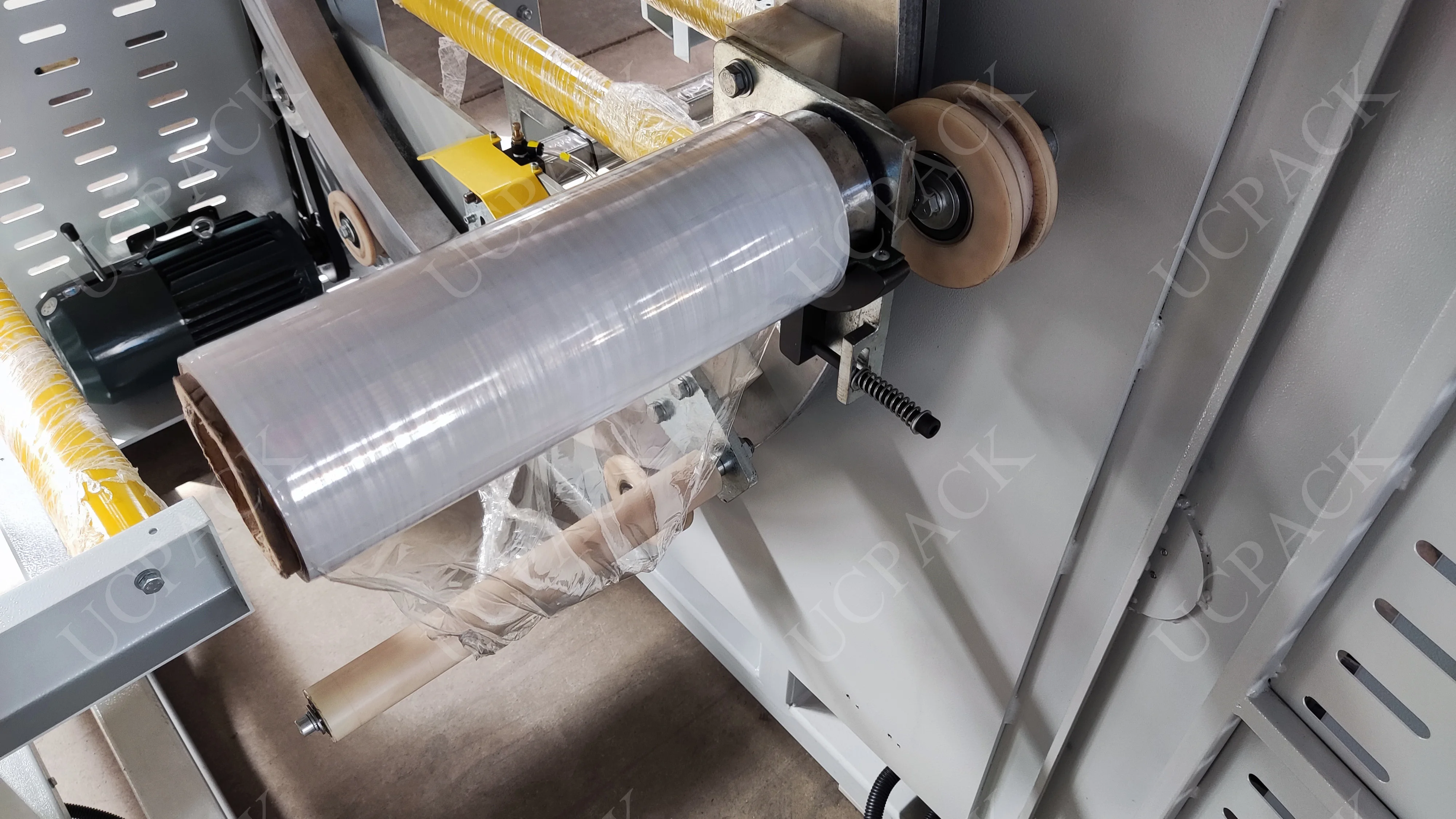 UCR-S1000 Wood Furniture Horizontal Stretch Wrapping Machine