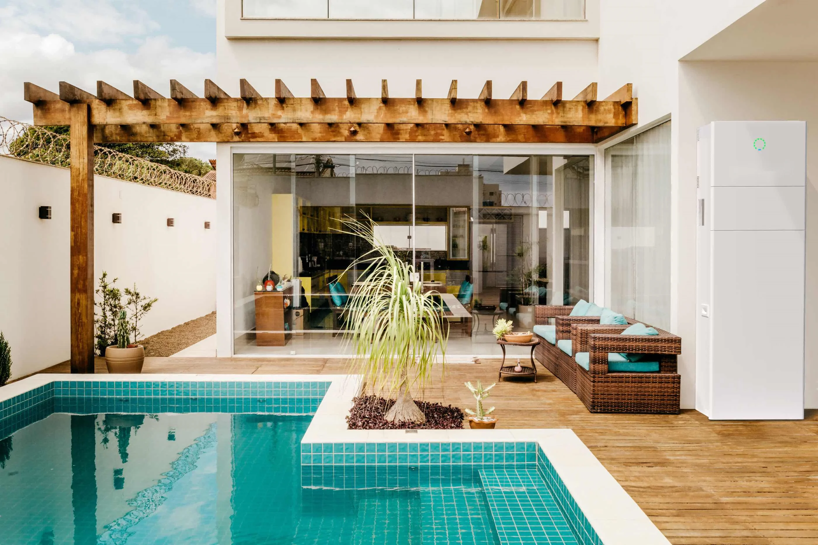 Single-phase Hybrid Bess Electric Vehicle Home Charging Protects Home ...