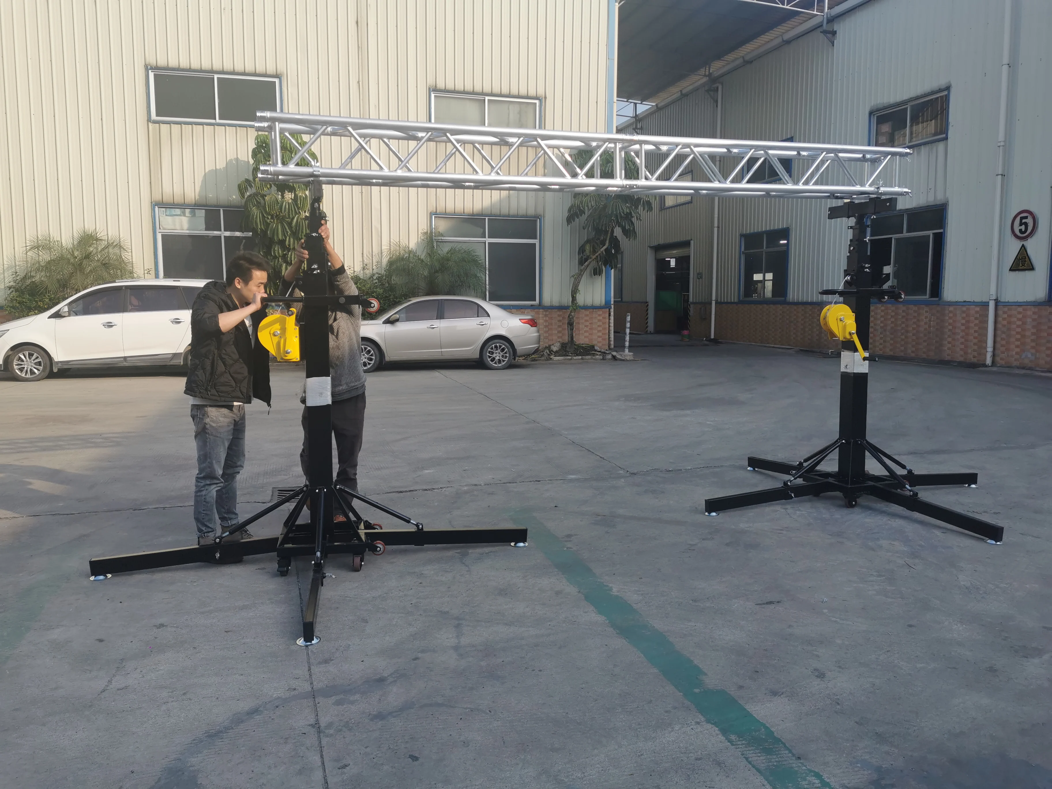 Line Array Crank up Lifting Speaker Stand for Event Truss