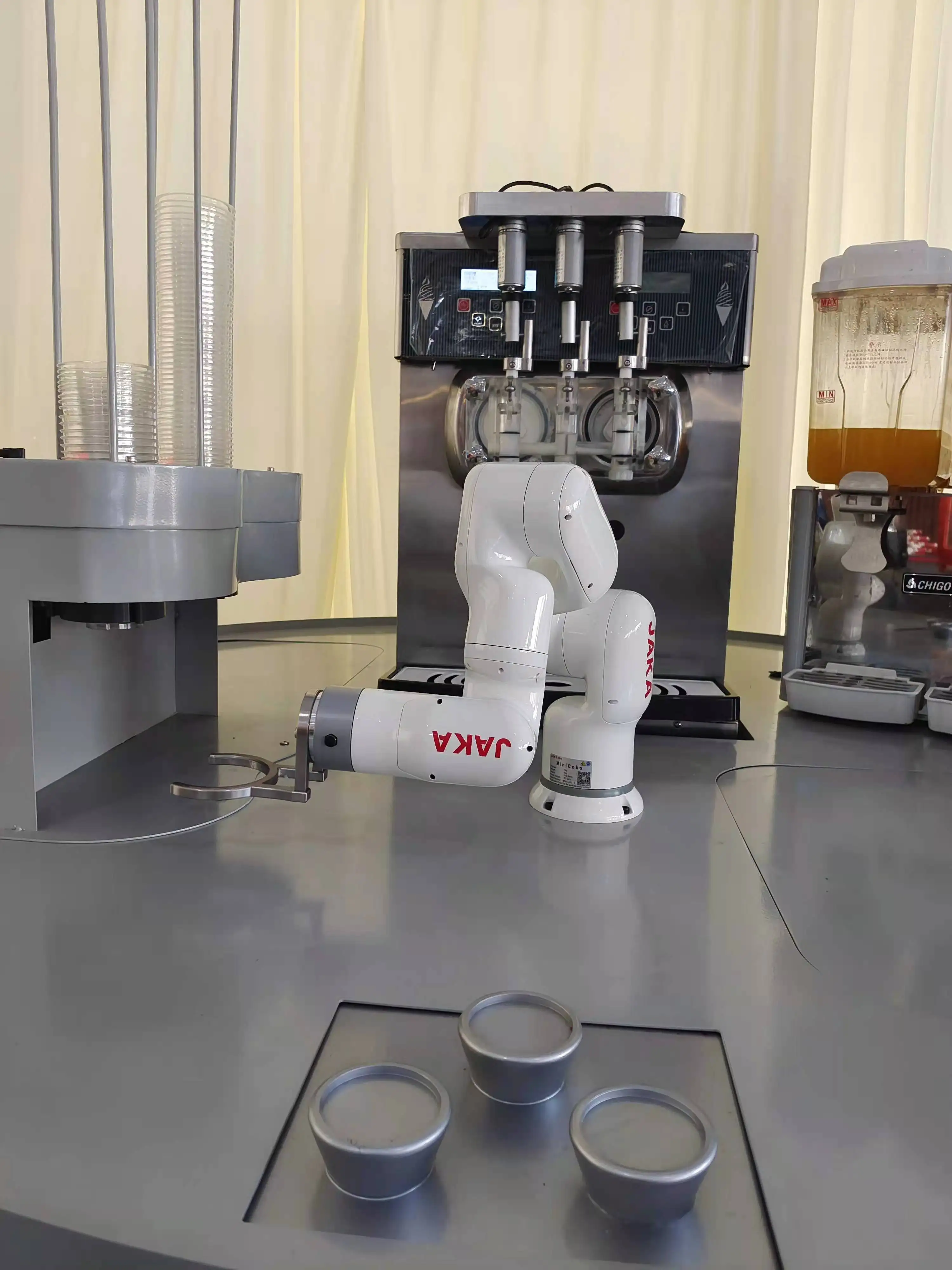 Automated Robot Shave Ice Vending Machine Ice-cream Coffee Juice ...