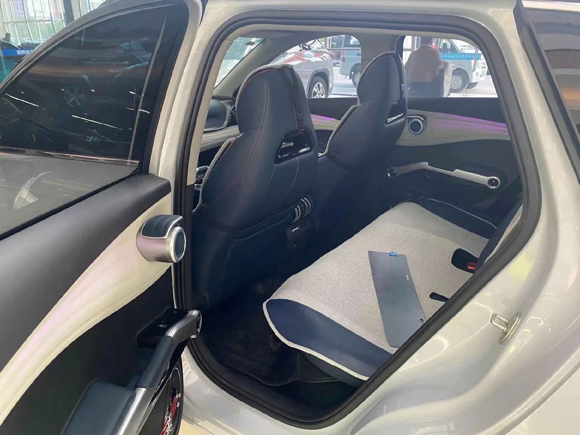 Tesla Modelo Y Coche Eléctrico Nueva Energía 4 Ruedas Tracción Spot ...