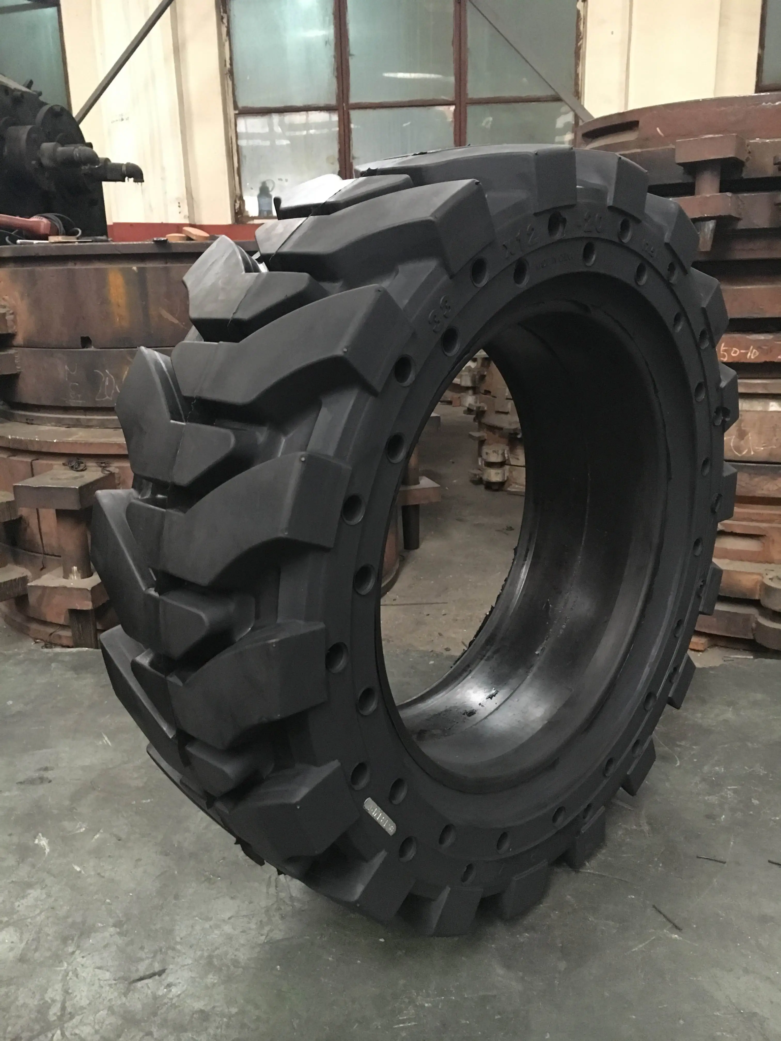 Skid Steer Tire SKS R4 Pattern Bias Diagonal IND Tyre 15-22.5 31x15.50 ...