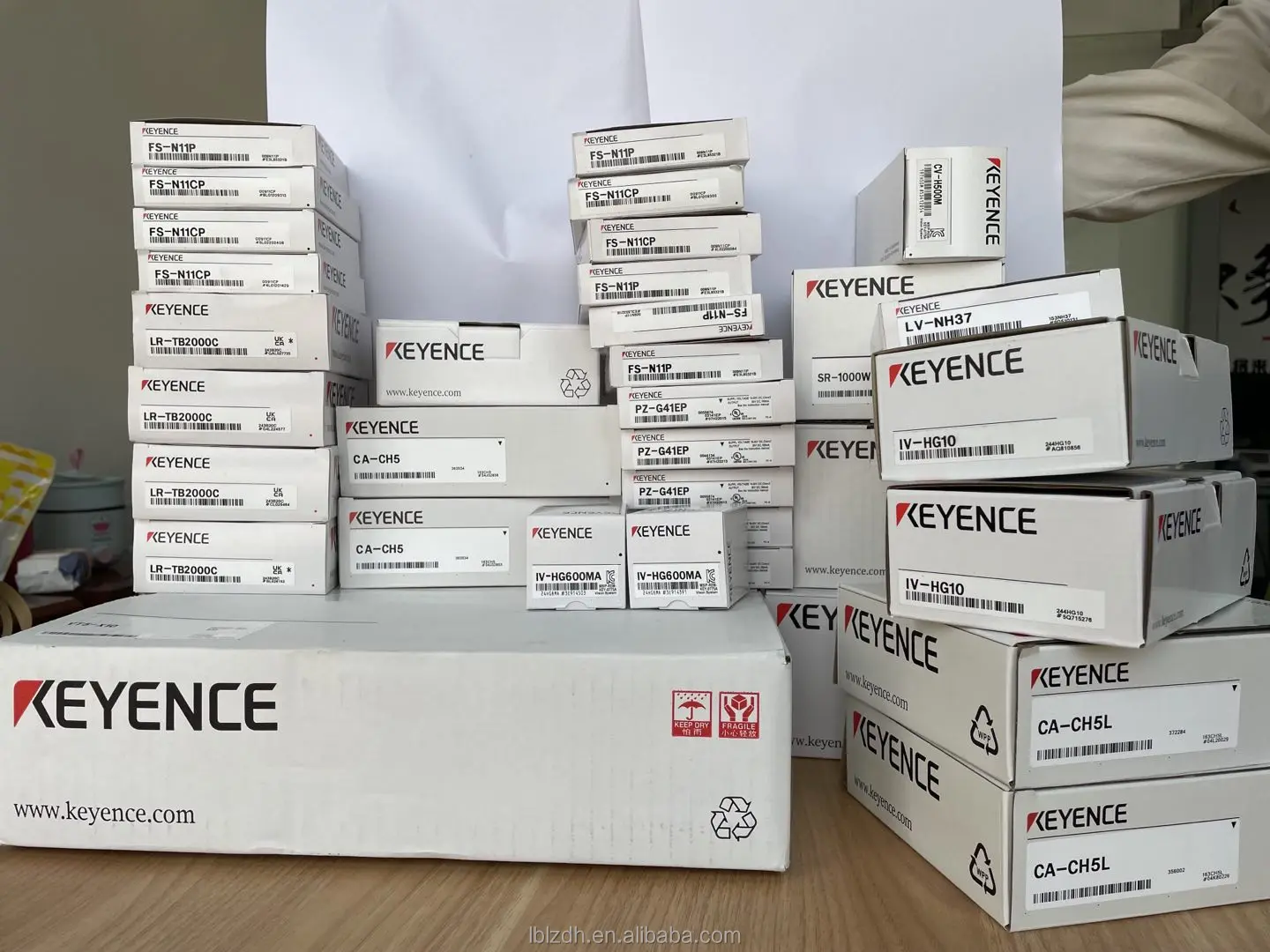 KEYENCE SR-2000 + SR-20AH High Resolution Barcode Scanners