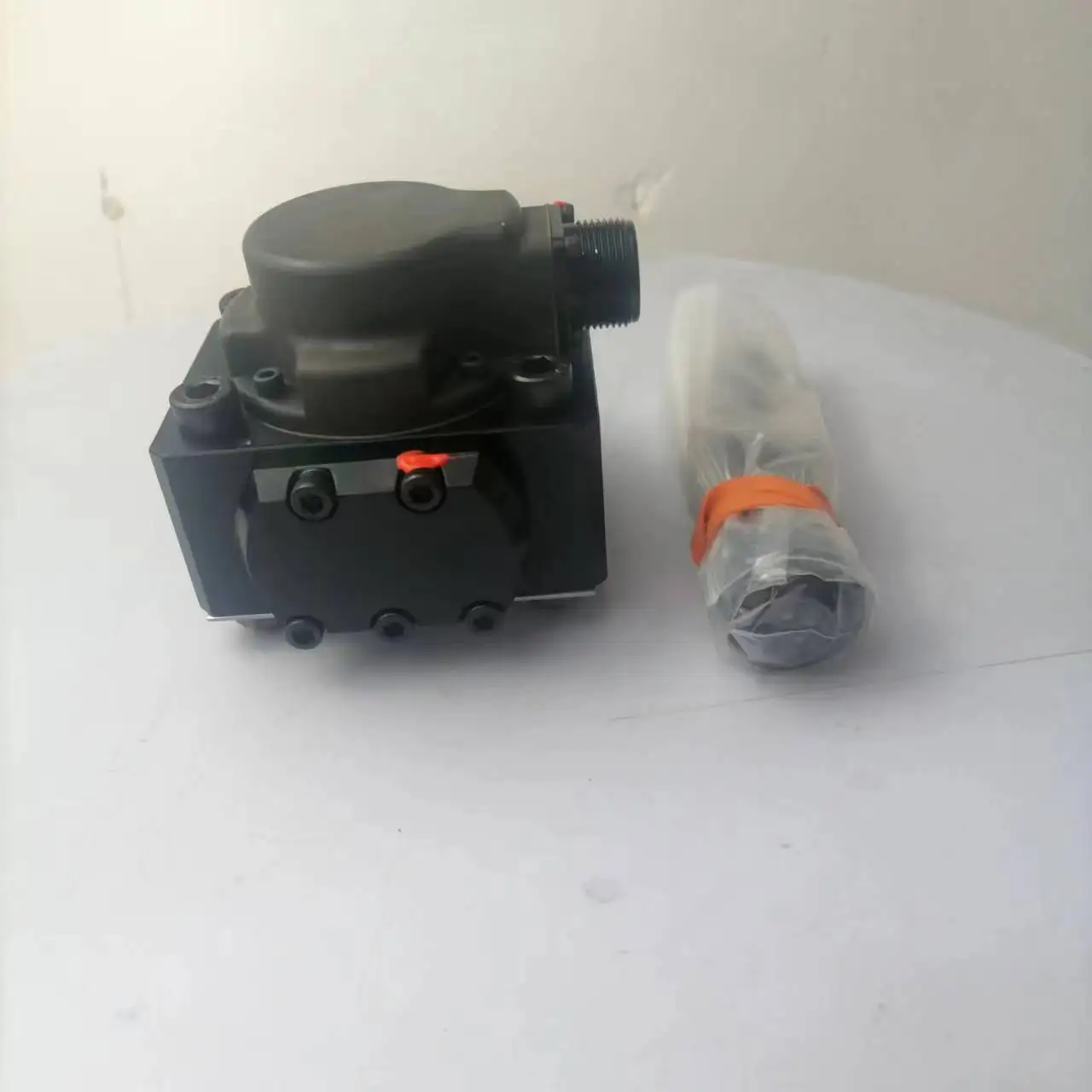 Vickers SM4 Servo Valve - Precision Hydraulic Control