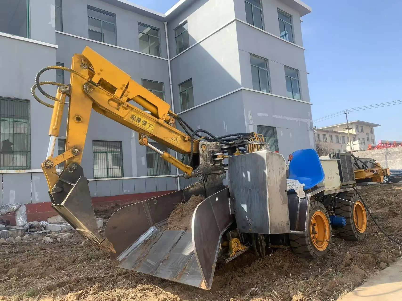 China Hydraulic Crawler Muck Shovel Loader Newly Designed For Coal Rock ...