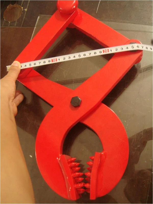 Single Scissors Pallet Puller - Durable Steel Claw Gripper