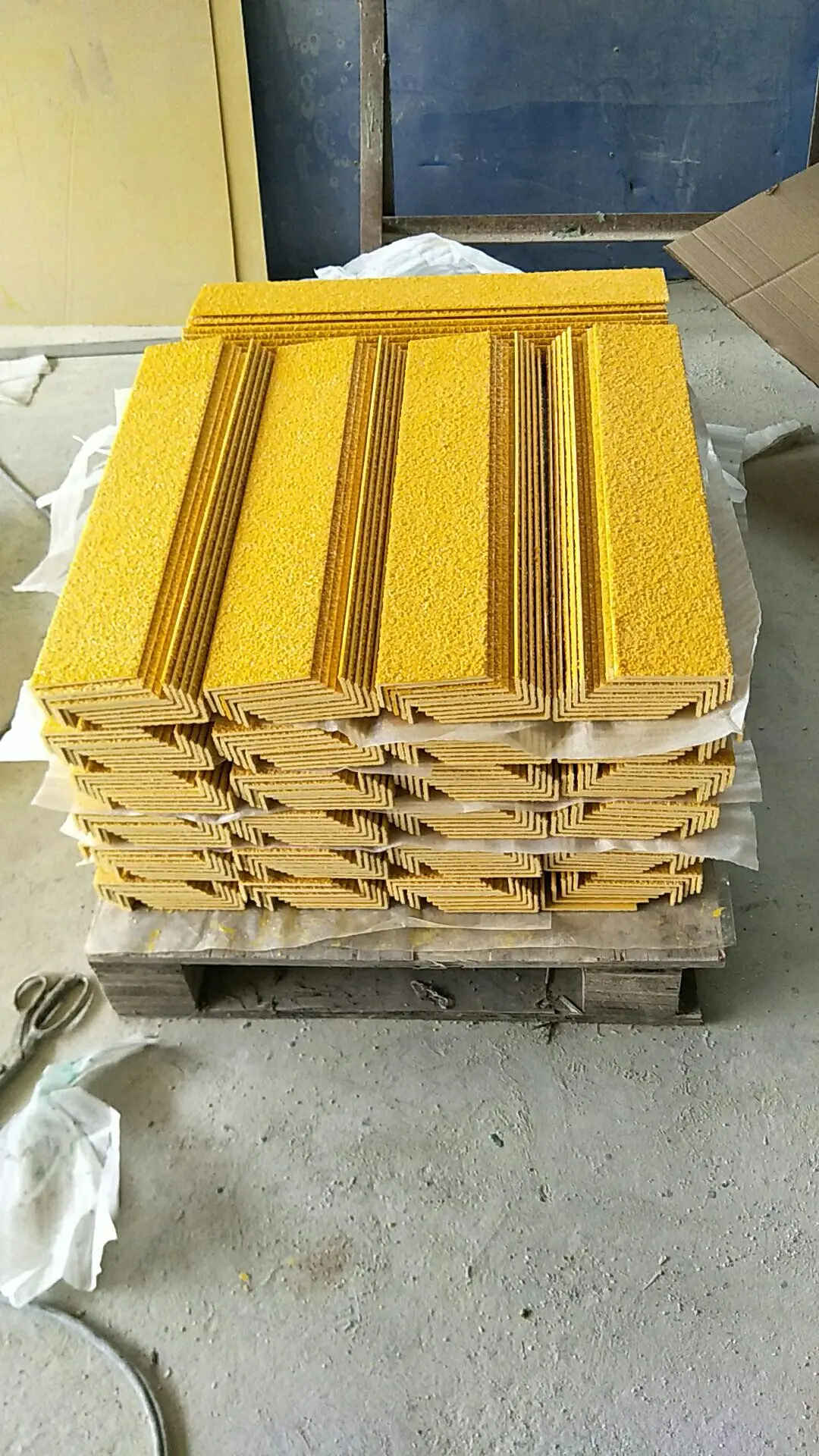 Fiberglass FRP Anti Slip Stair Nosing Strips - Durable & Stylish