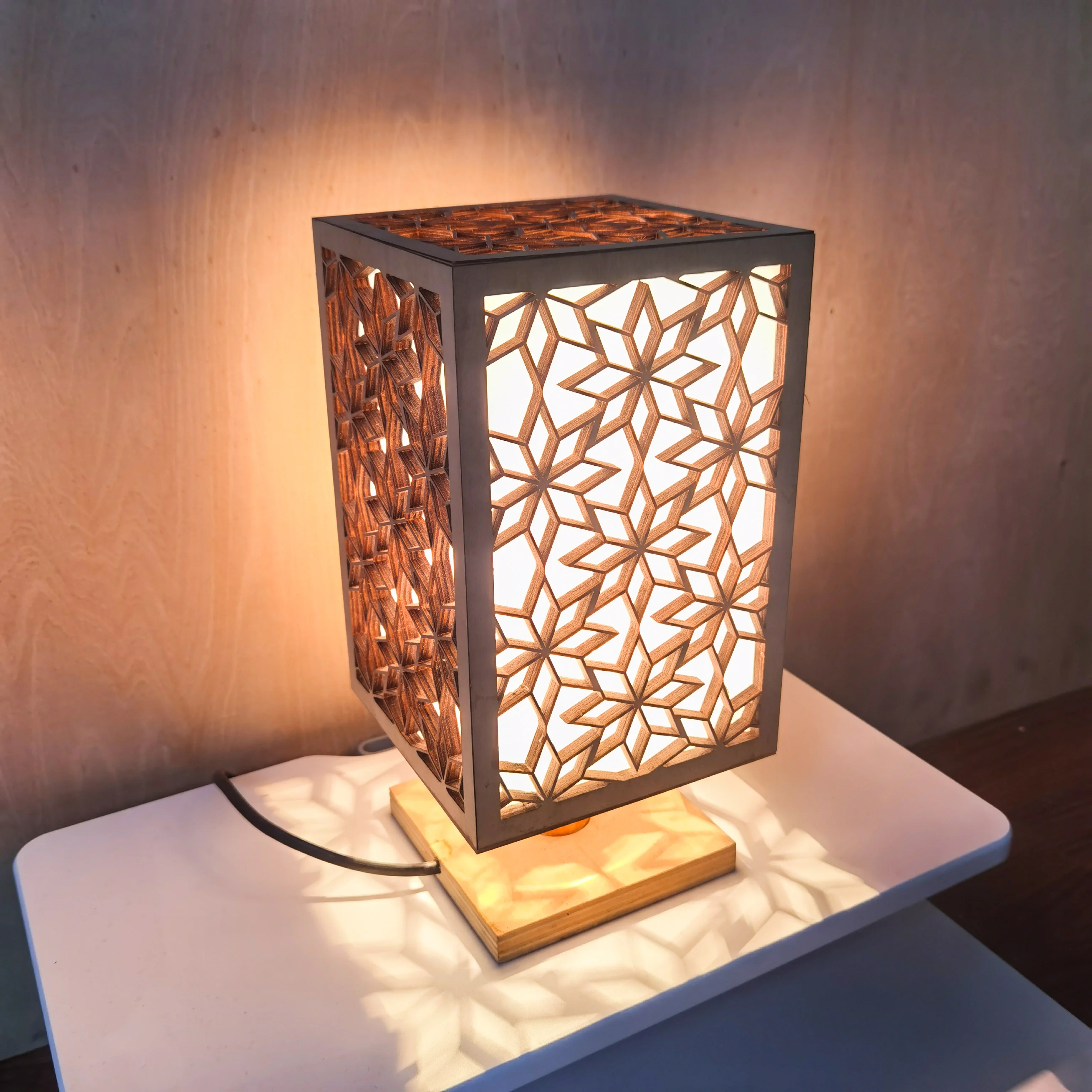 Retro Art Wooden Table Lamp with Japanese Kumiko Design