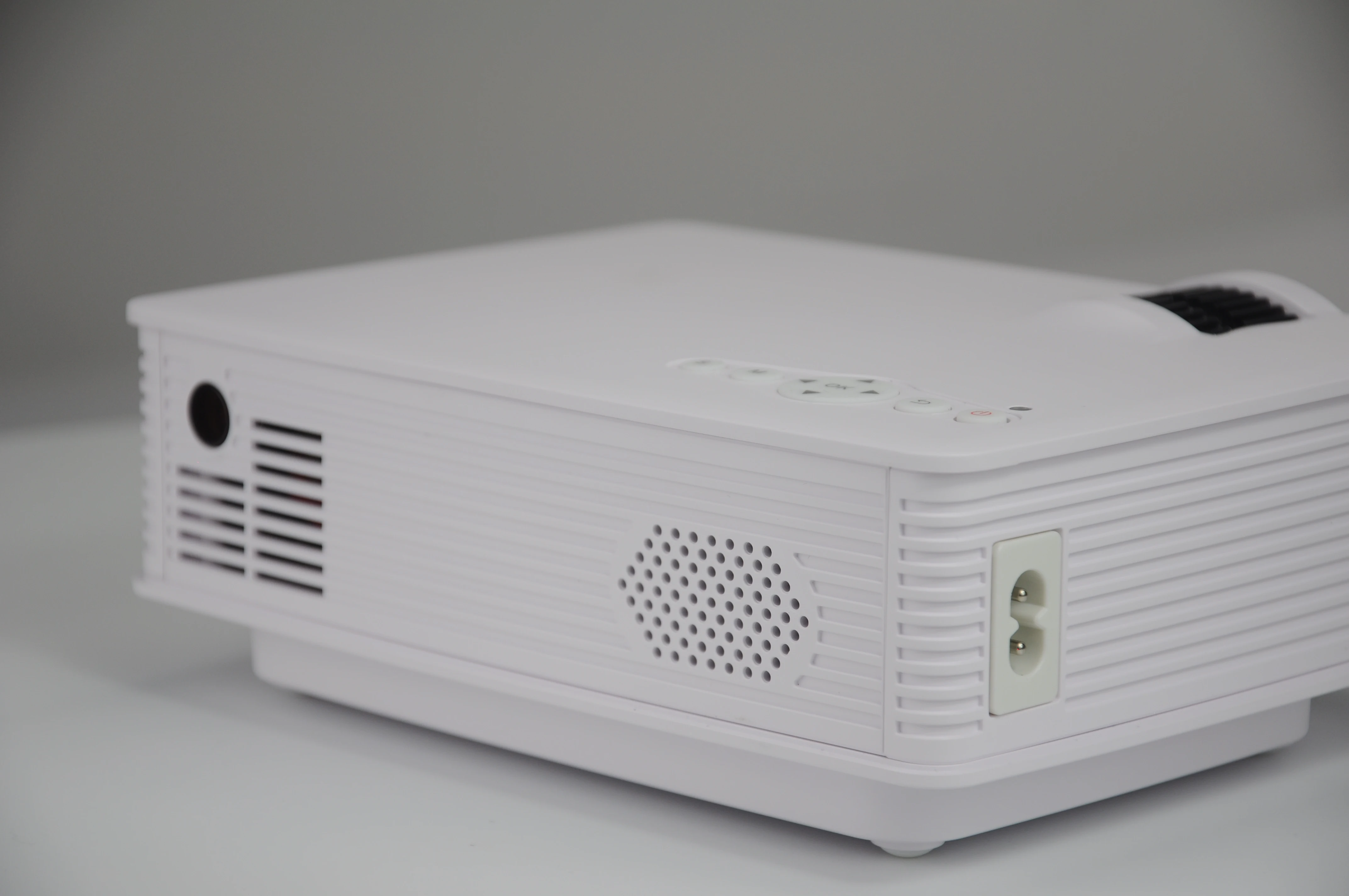 HTP GP18 LED Projector - 1500 Lumens Full HD Home Theater