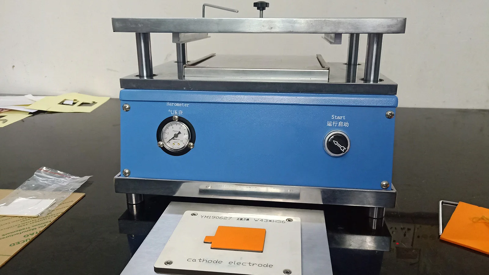 Lithium Mobile Battery Small Hydraulic Die Cutter For Pouch Cell ...