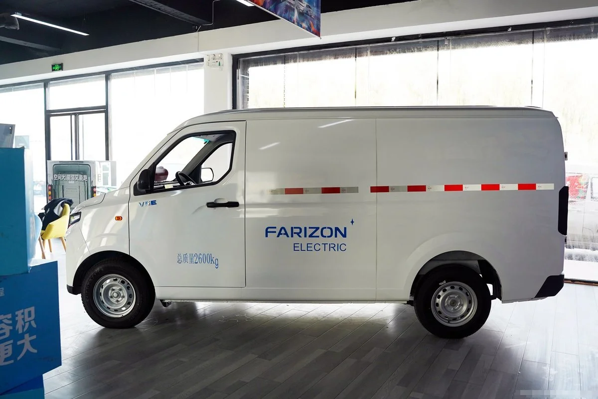 230km Long Battery Life Mini Electric Van for City Delivery