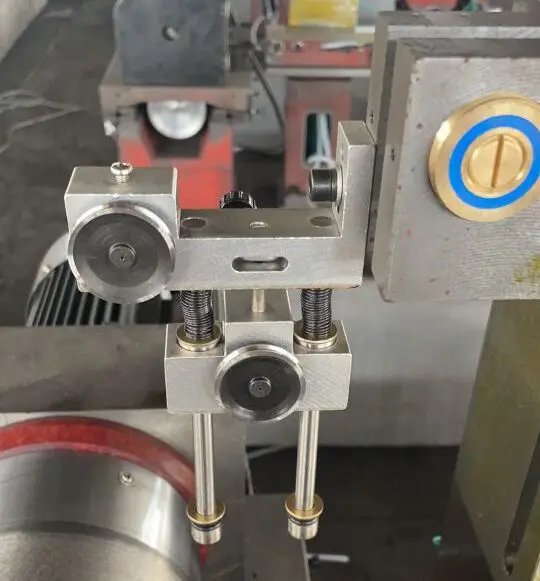 High-speed Cabinet Computer Programming CNC Wire Cutting Machine DK7735 ...