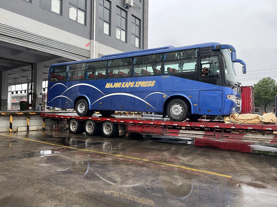 Luxury Coach Bus RHD LHD 50 Passenger Bus Low Floor City Bus for Sale