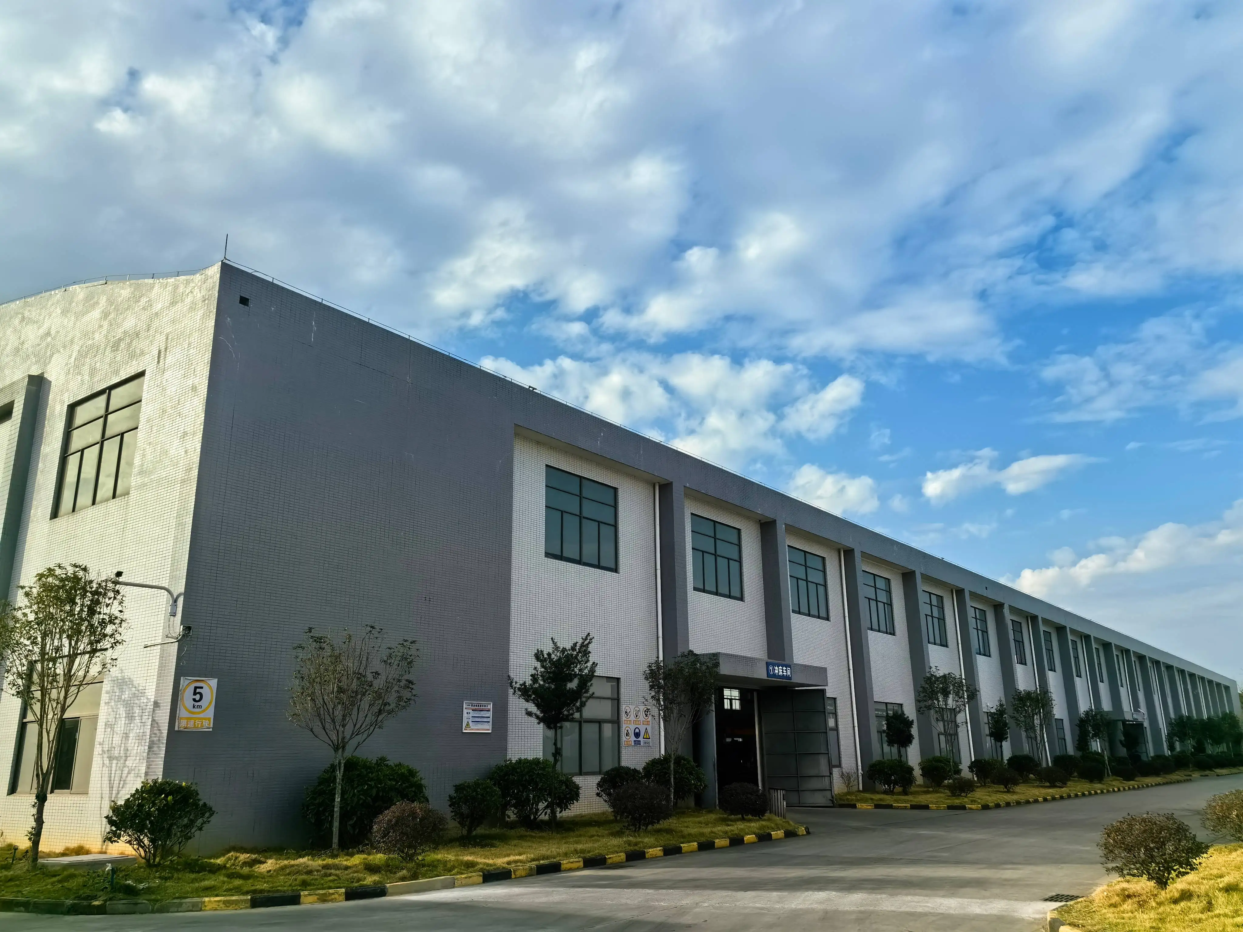 China Best 200ML-5L Empty Metal Tin Cans Customizable Used for Food Oil ...