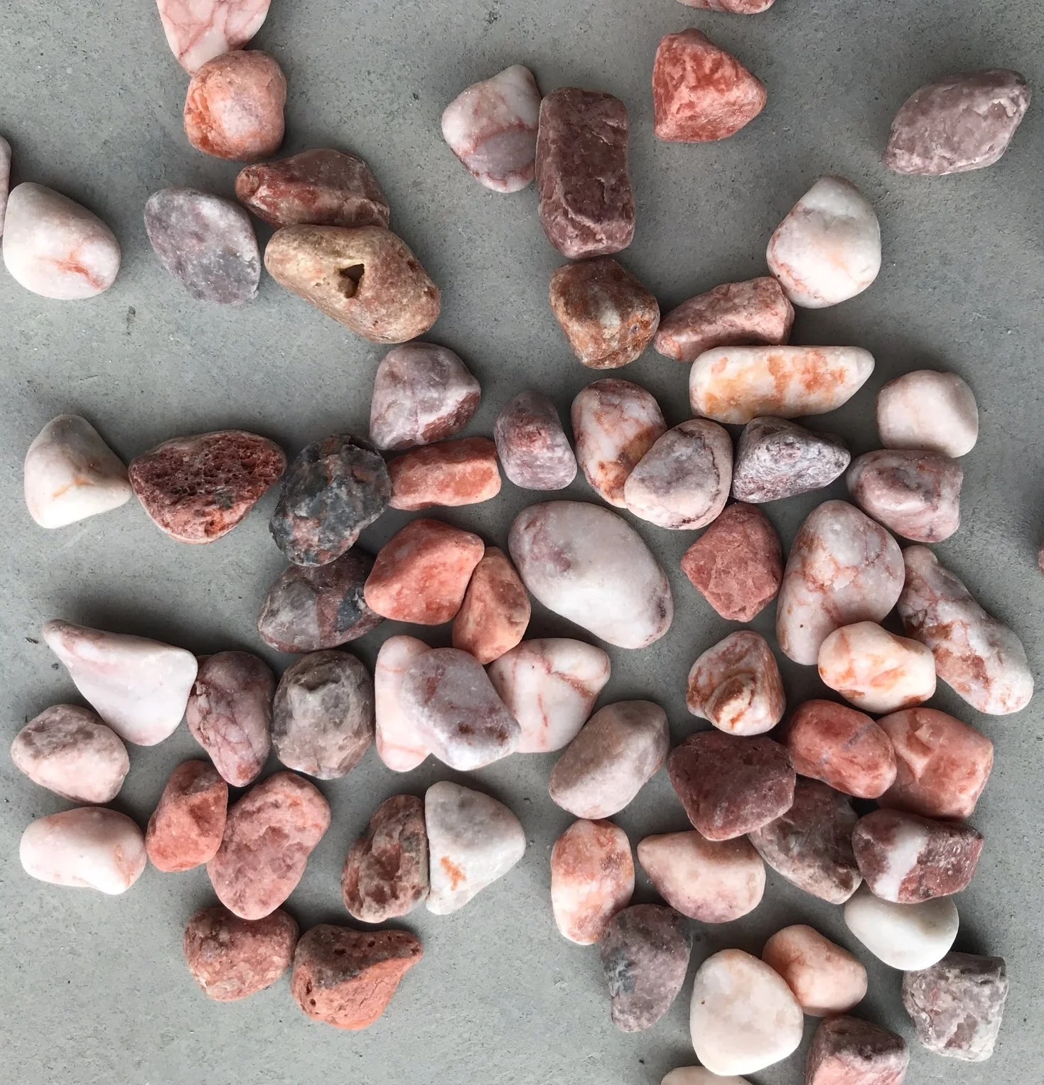 用于景观石材车道摊铺机的天然石材粉色鹅卵石石材 - Buy 工厂天然石材粉红色鹅卵石石头,粉红色鹅卵石石头景观石,混合自然景观彩色碎石 Product on Alibaba.com