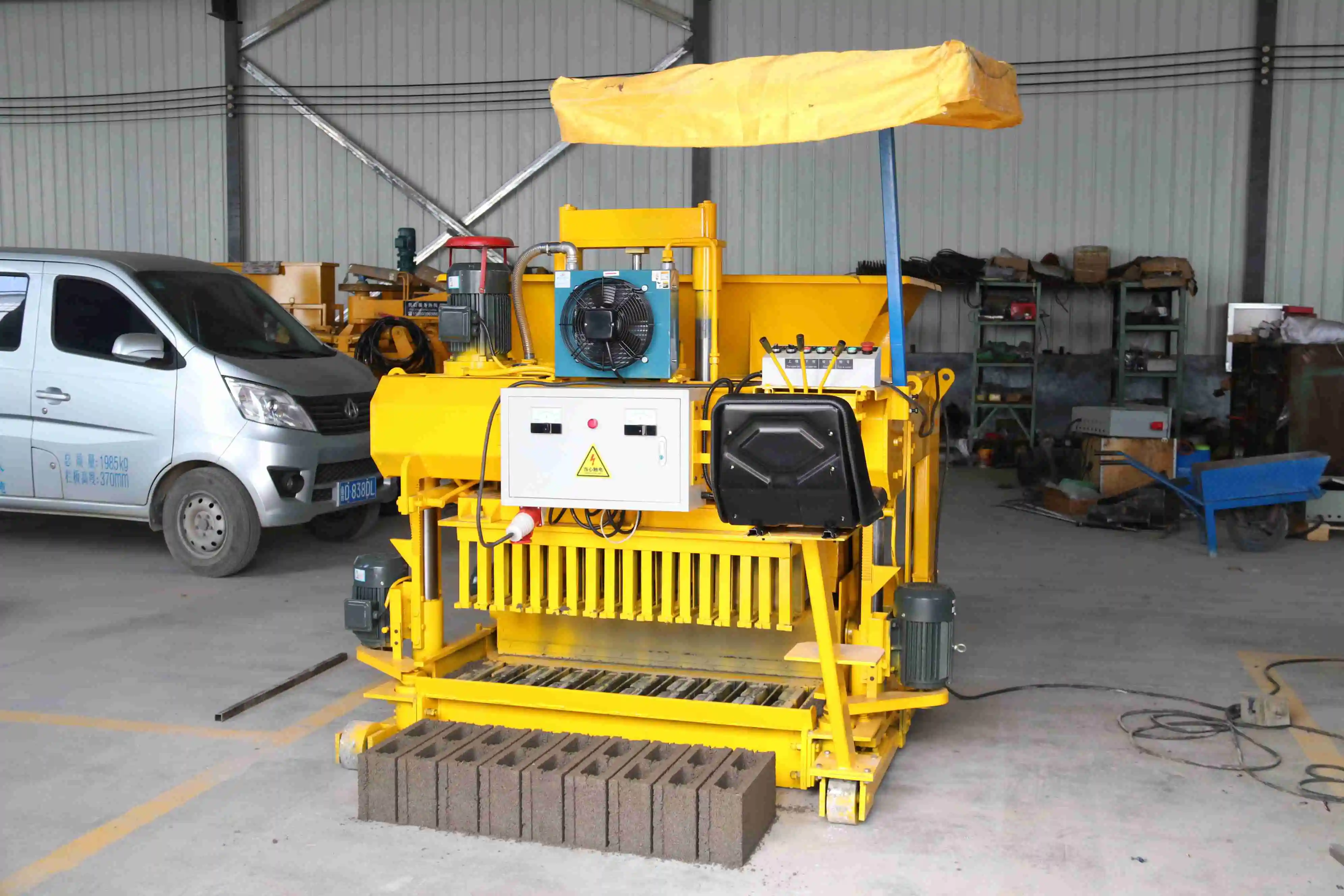 QMY6-25 Mobile Brick Making Machine - Large Space Requirement