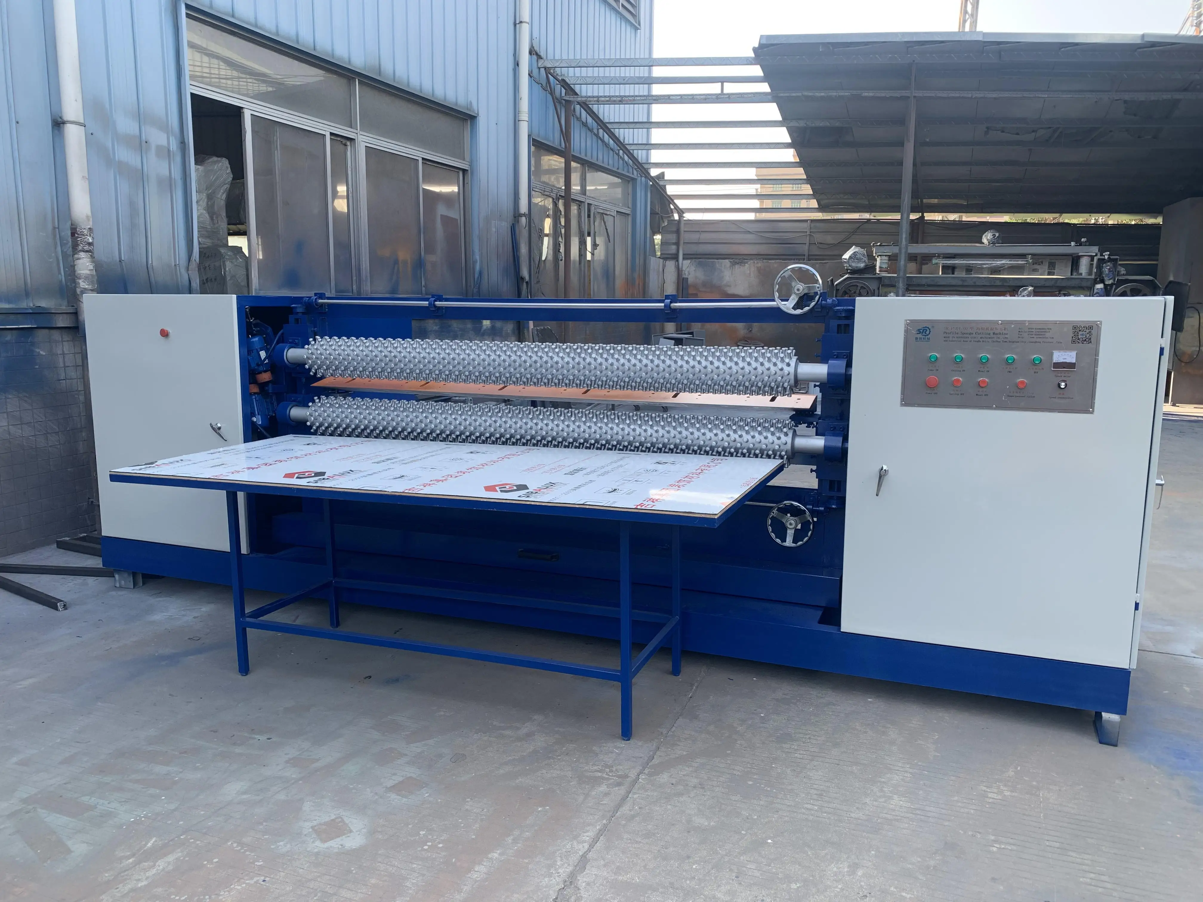 High Efficiency Profile Sponge Cutting Machine for Soundproof Foam