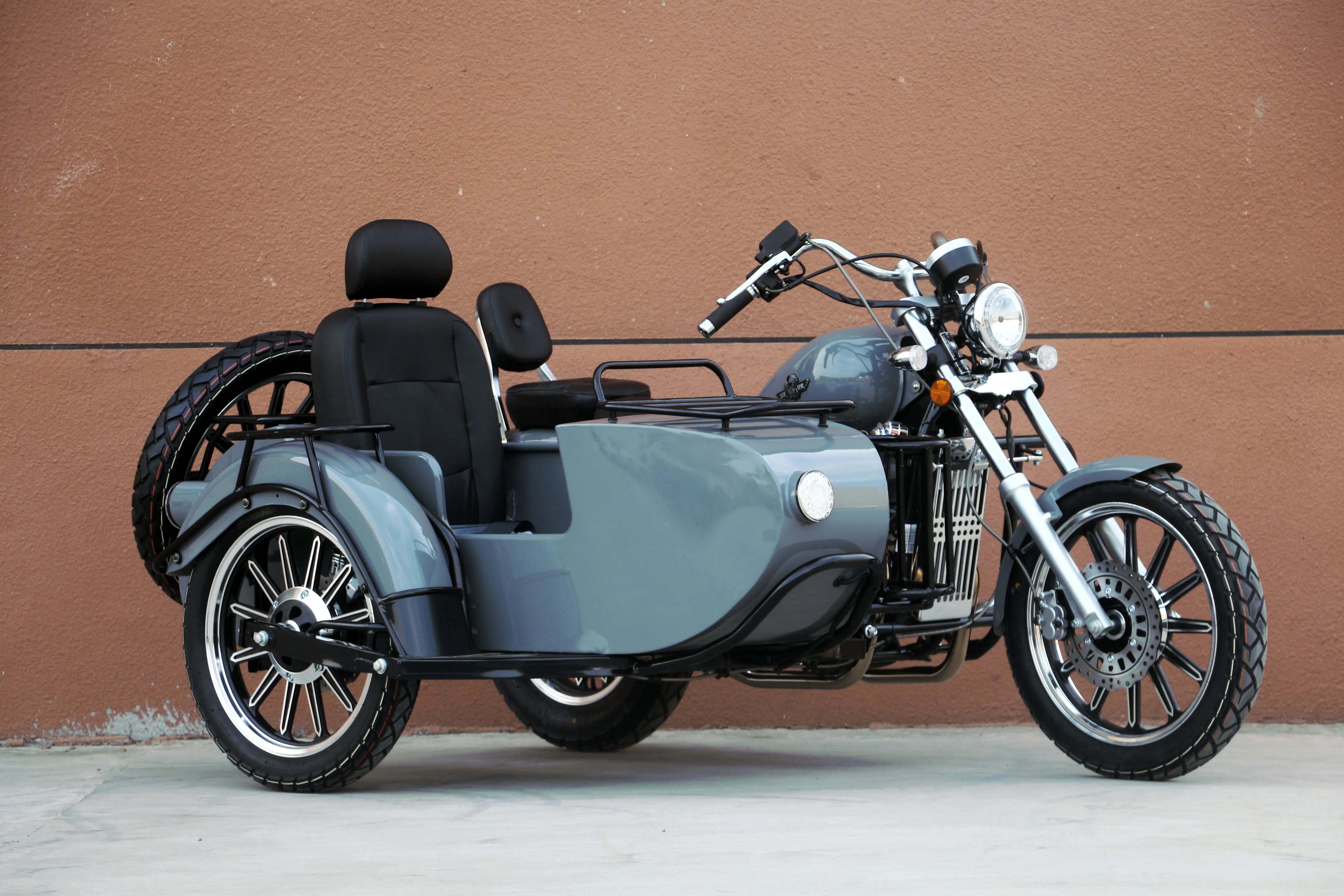 Three Seats Fuel Motorcycle With Sidecar 400cc Euro V - 120km/h Speed ...