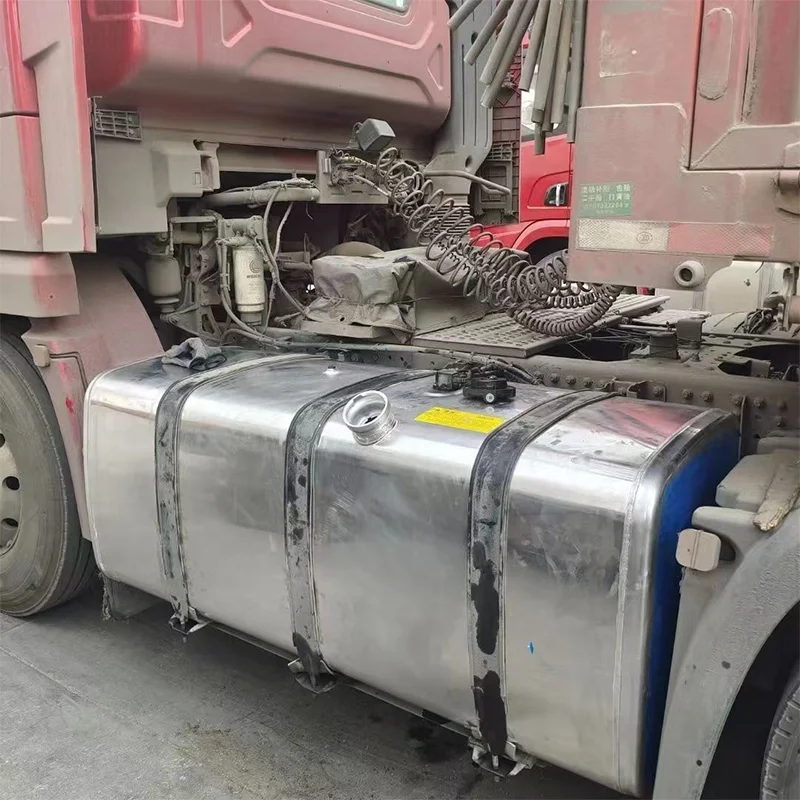 SINOTRUK HOWO A7 Shacman SITRAK C7H Truck Engine Spare Parts 400L ...