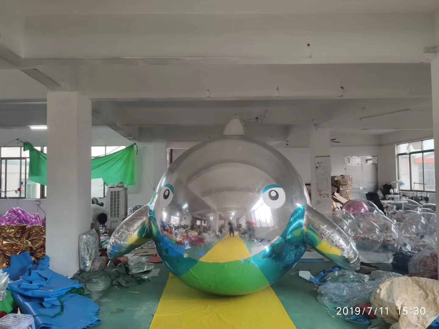 Custom Inflatable Mirror Cartoon Inflatable Rabbit Bunny Bear Jellyfish ...