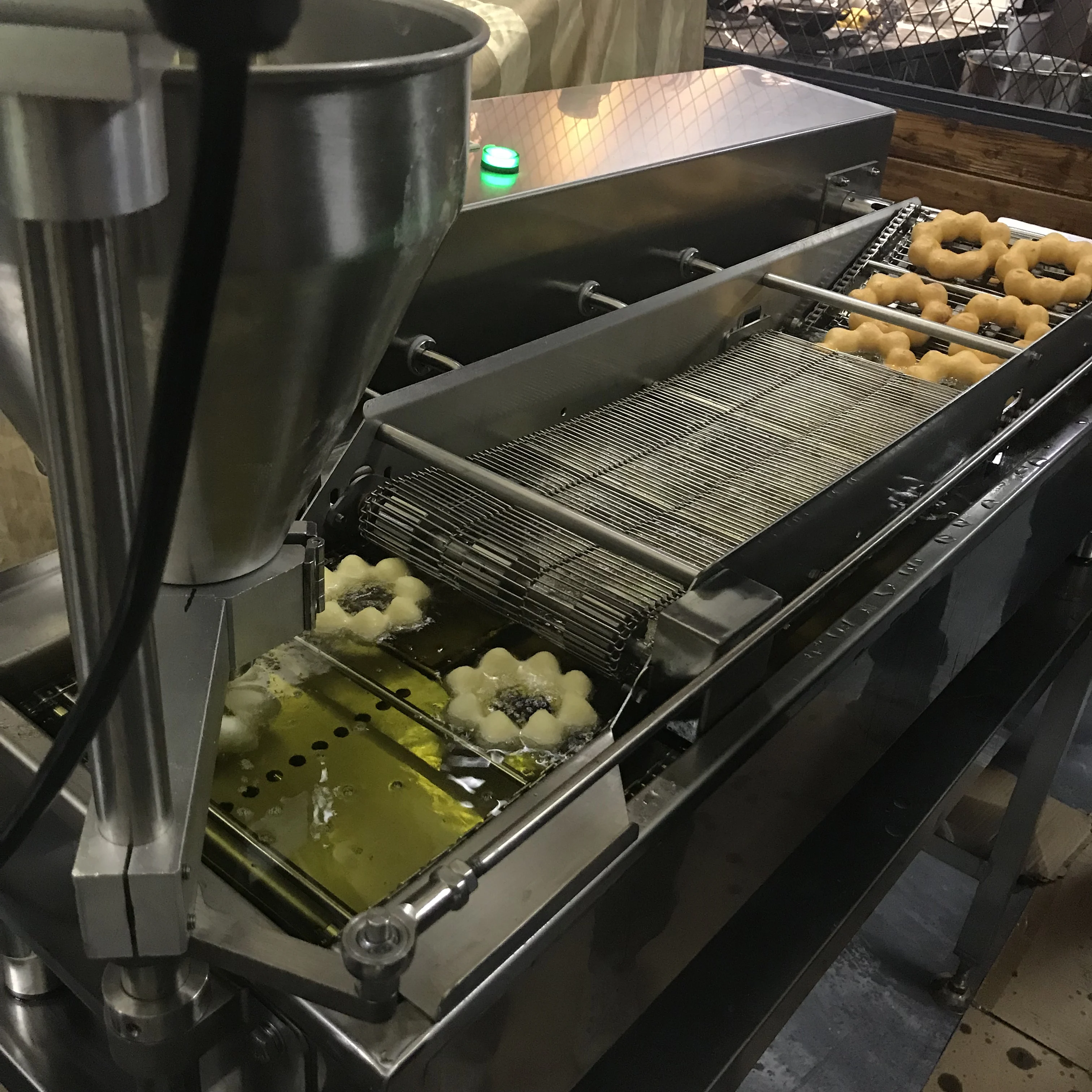 Yufeng Mini Donut Making Machine Automatic Mochi Donuts Maker Electric ...