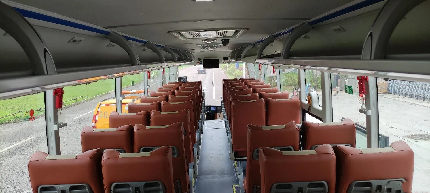 Used Yutong Luxury Bus 2+2 Layout 54 Seats Passenger Buses And Coaches ...