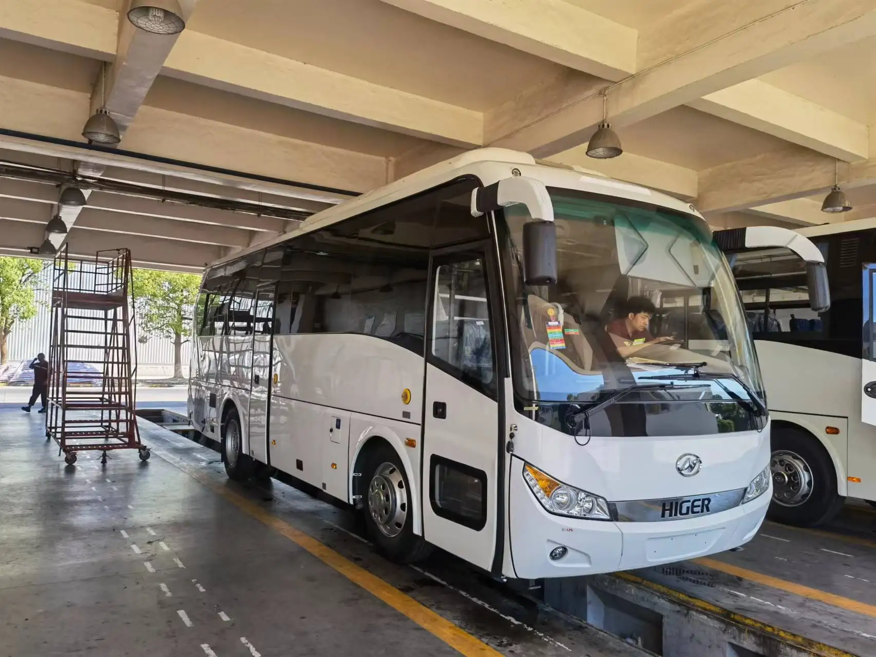 Luxury coach Bus Van New Bus Design New Buses for Sale in China ...