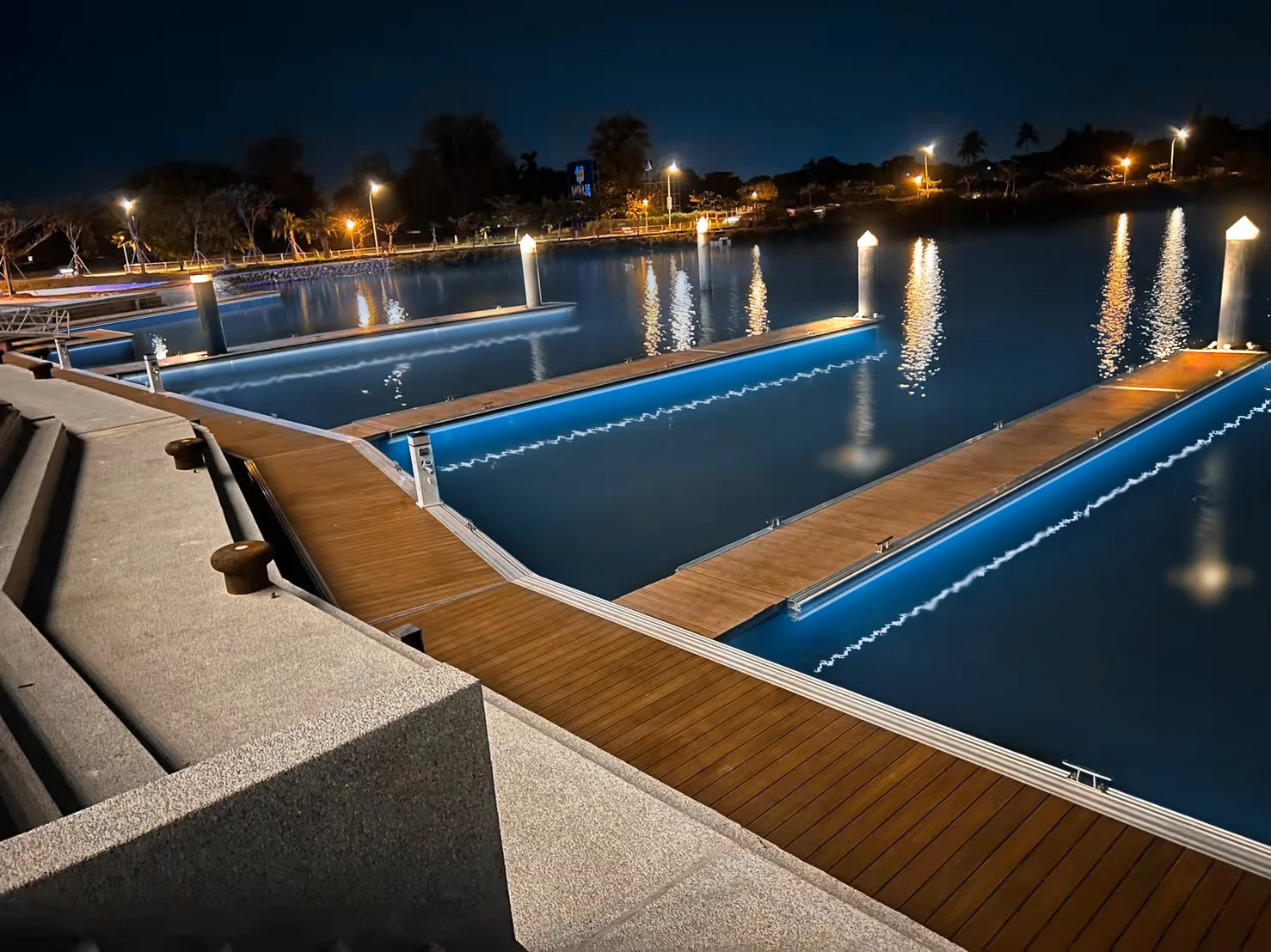 Dock for Lakes-Floating Pontoon Jetty Platform with Decking and Poles ...