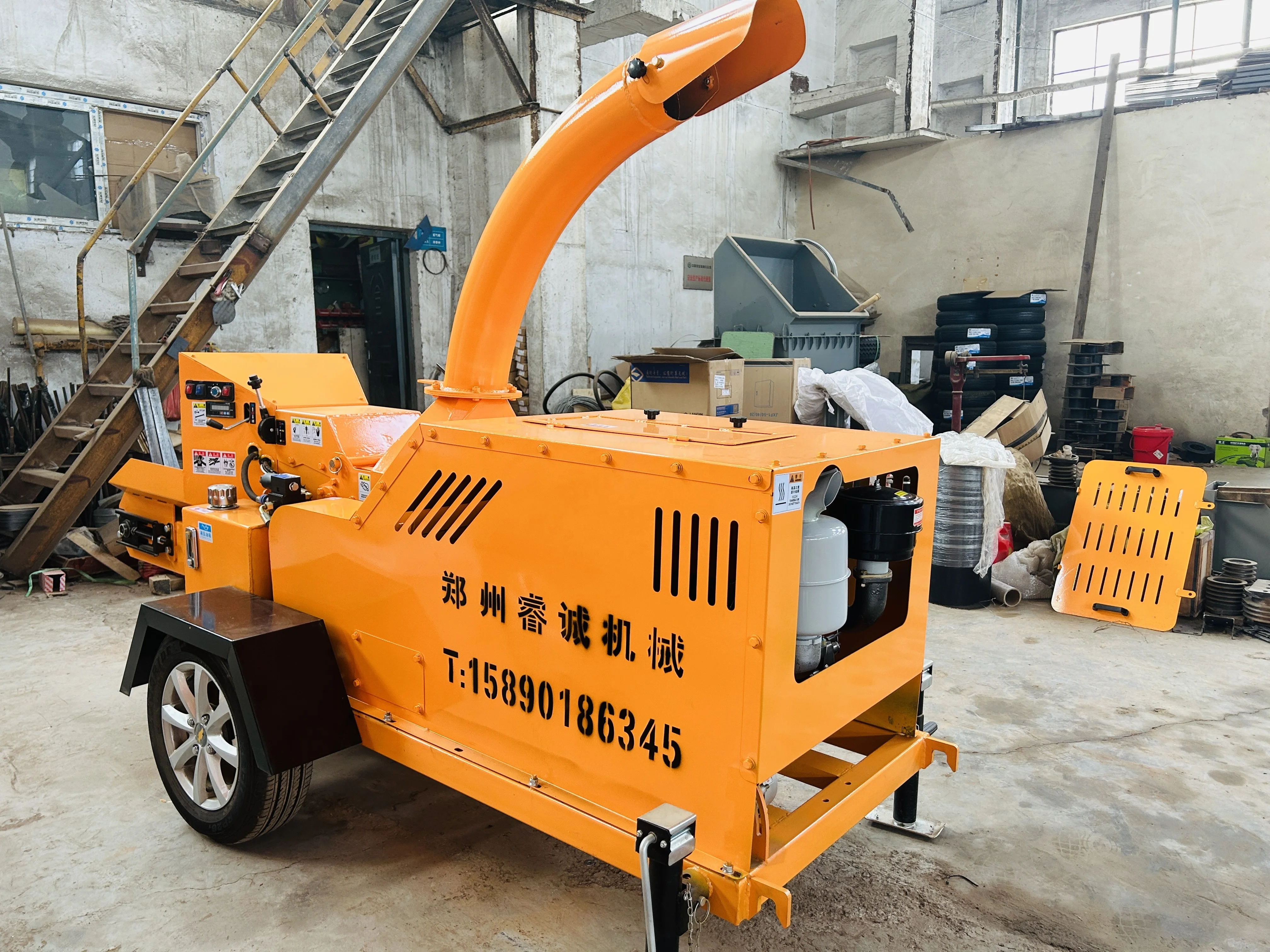 A Mobile Comprehensive Shredder For Cutting Tree Trunks,Branches,And ...