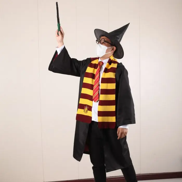 Deluxe Wizarding World Grindefendo Hogwarts House Themed Robes And ...