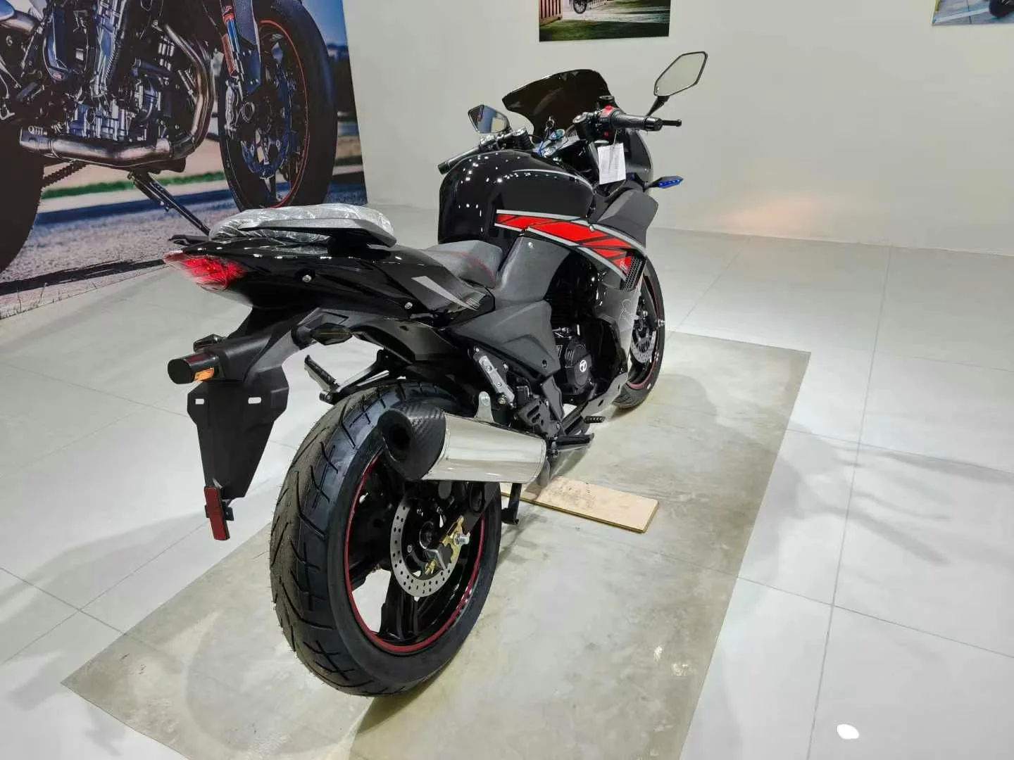 250cc Six-Speed Sport Dirt Bike - High-Performance Motorbike