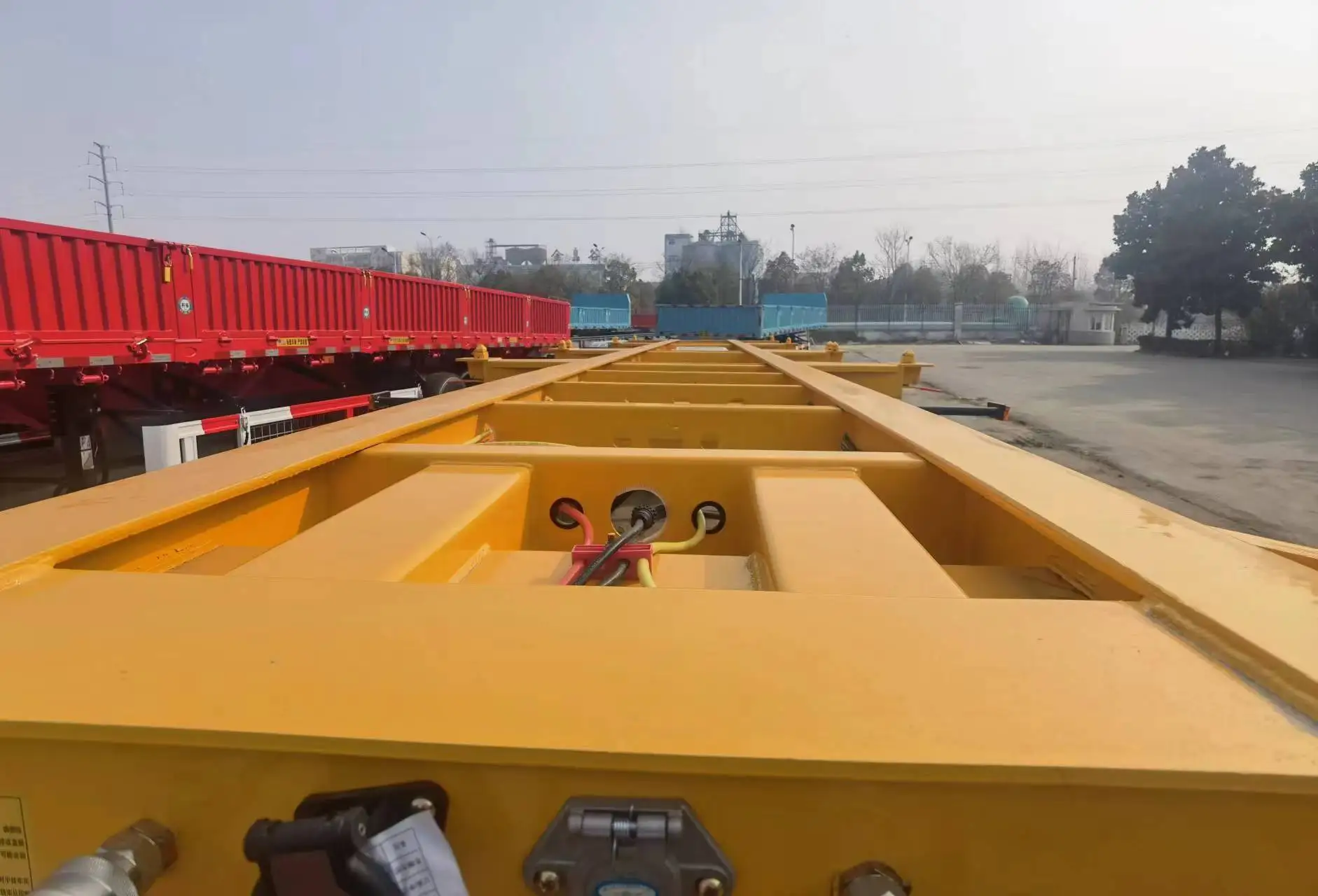 Tri- Axle 20ft/40ft Container Skeleton Container Truck Semi Trailer ...