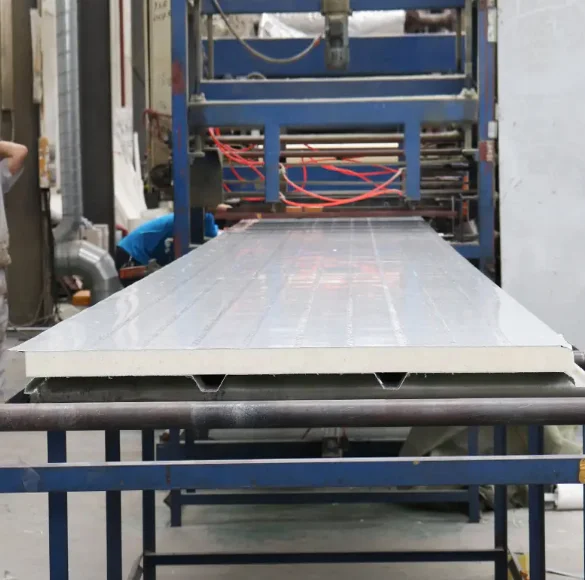 Polyurethane Insulation Color Steel Sandwich Panel Laboratory Dust-free ...