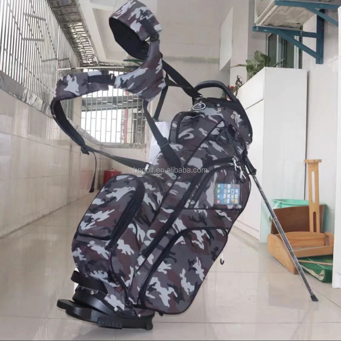 Durable and Lightweight Golf Bags with Comfortable Straps