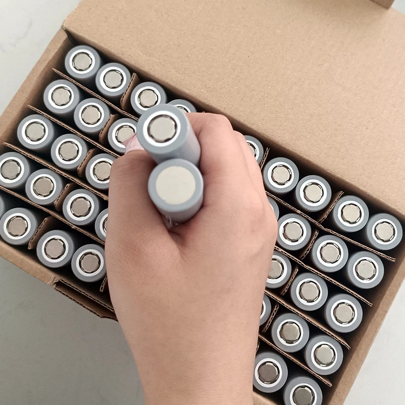 Wwf 18650 Battery 26ml 2600mah 3.6v 7.8a Rechargeable Cell For Extreme Weather - Buy Wholesale ...