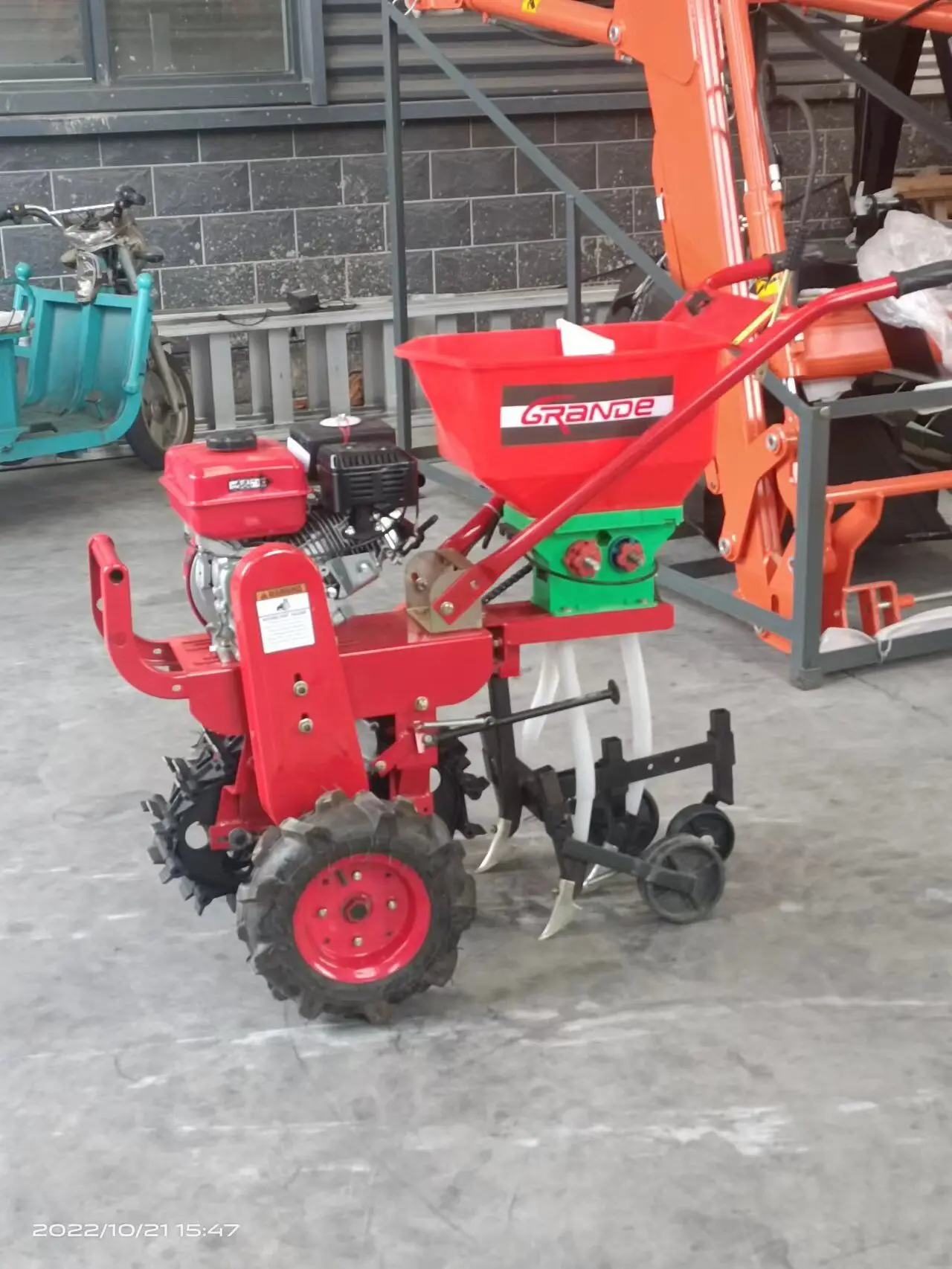 Corn Planter - Efficient Seeding with Manual Sowing Machine