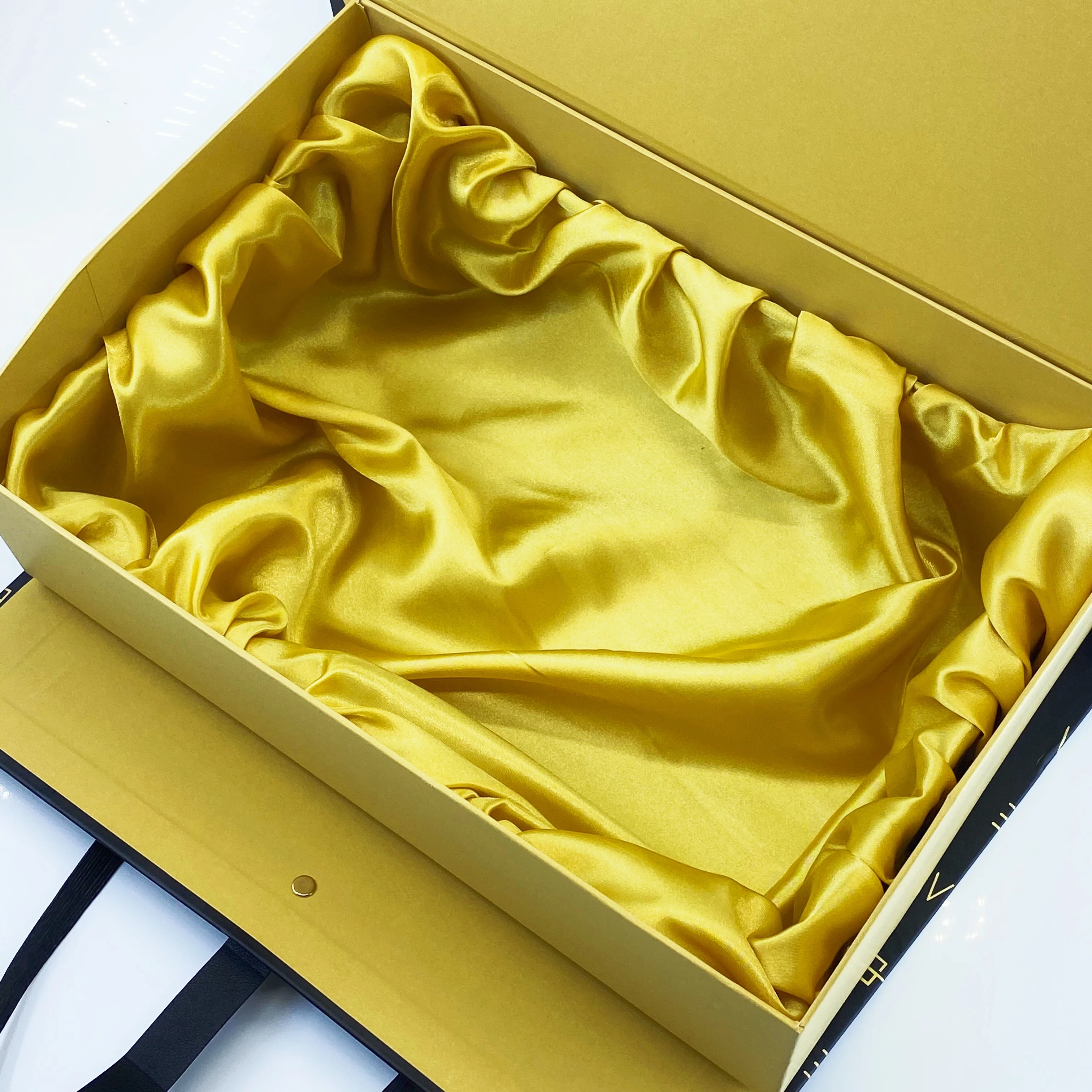 Custom Fancy Handle Pink Cardboard Boxes for Wig Packaging