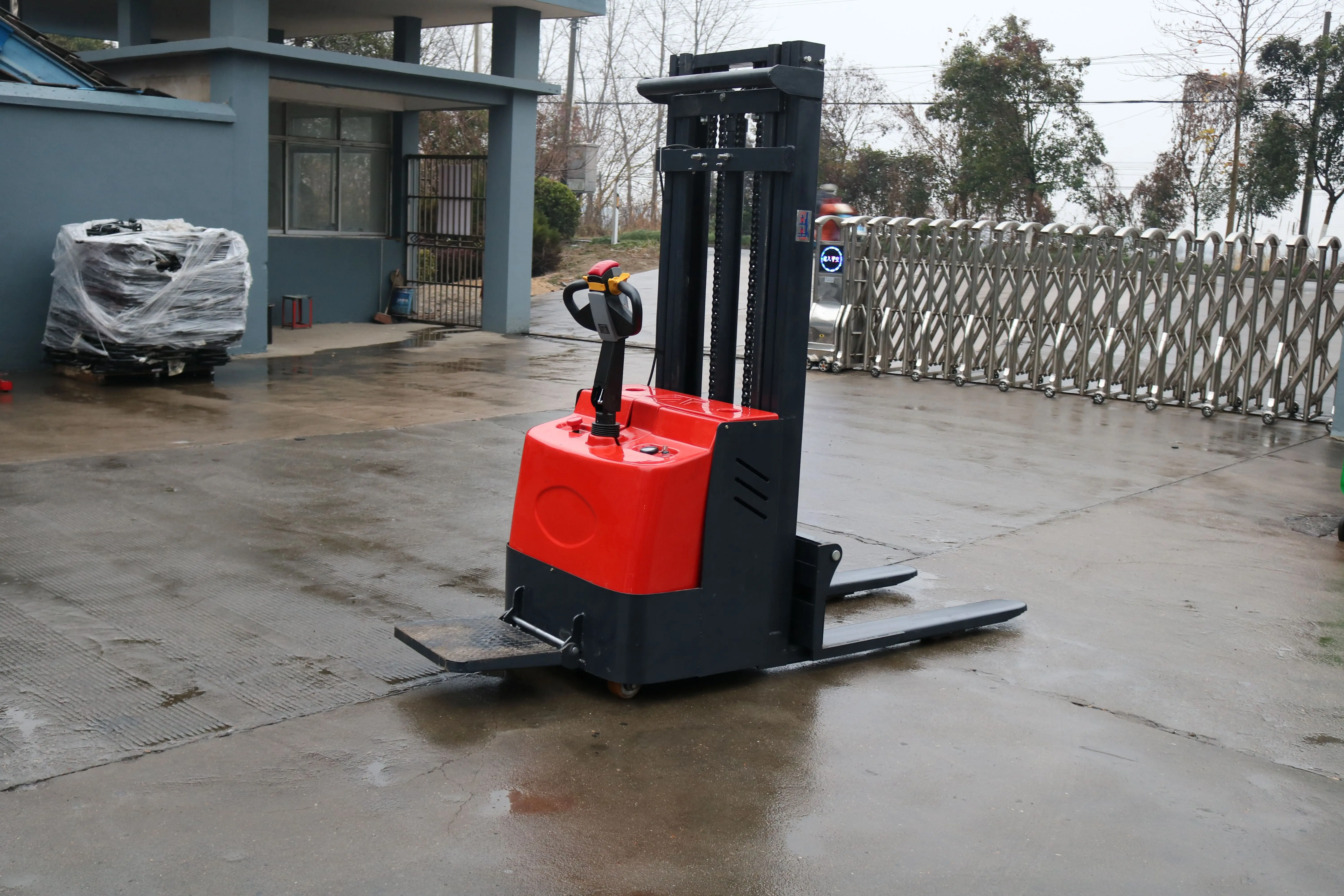 Electric Pallet Stacker Make Cargo Lift Stable And Powerful Electric ...