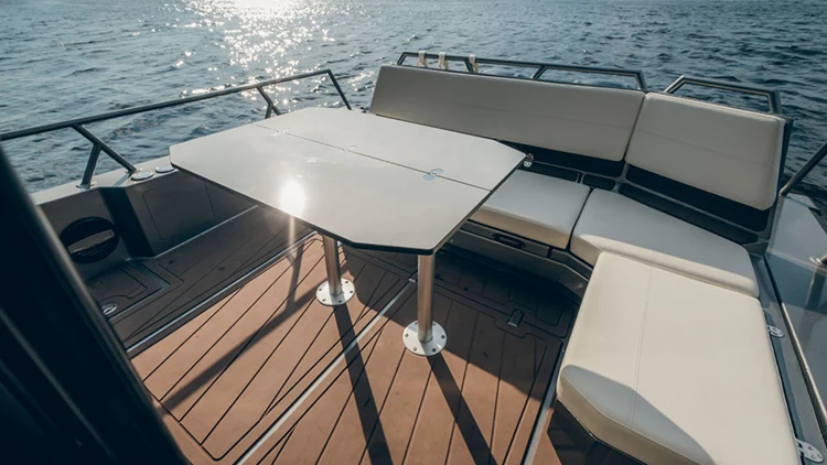 Weekender Boat - Quality Time with Family on the Water