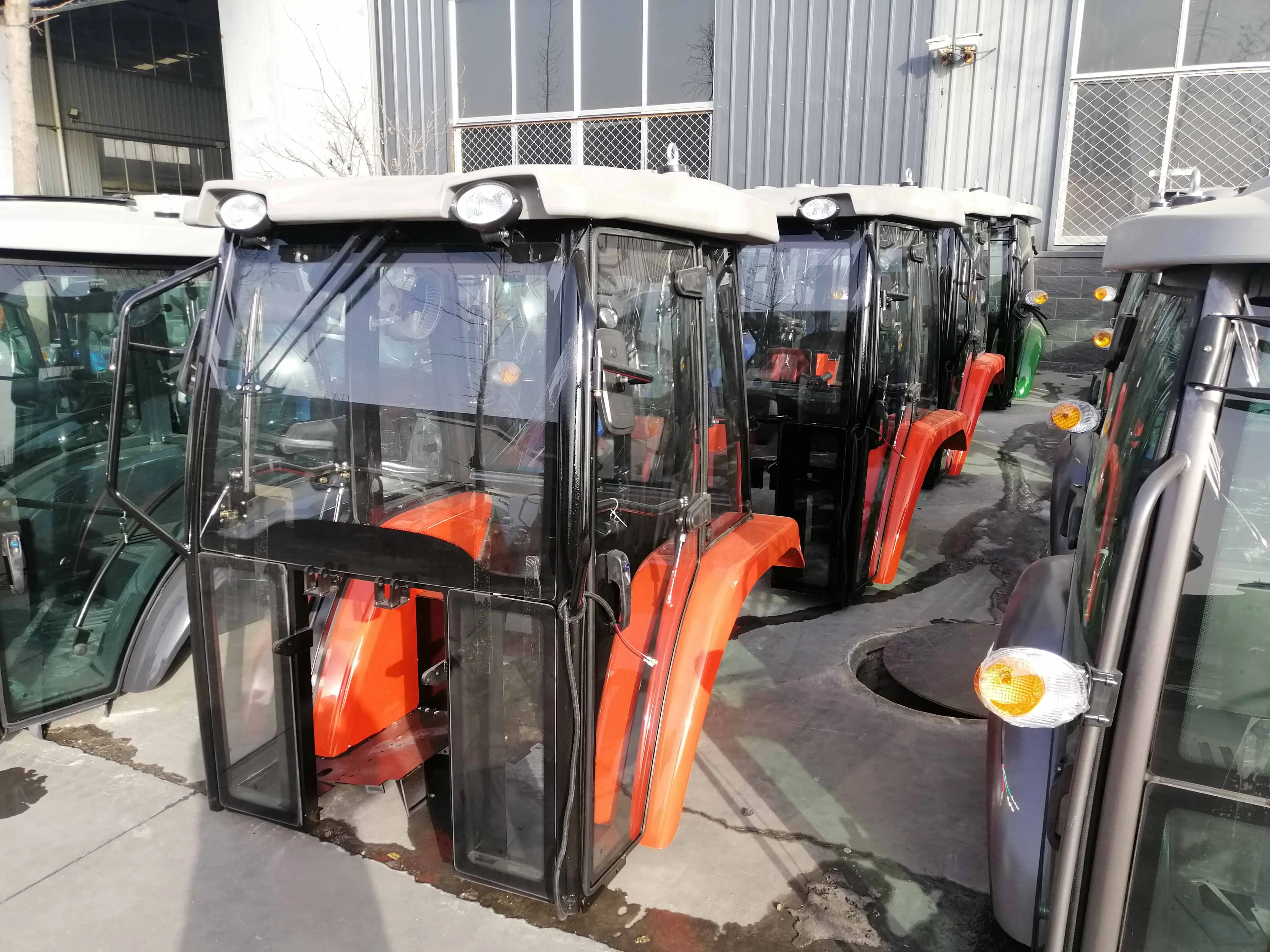 China Tavol 704 Tractor Matched Agricultural Farm Tractor With Cabin ...