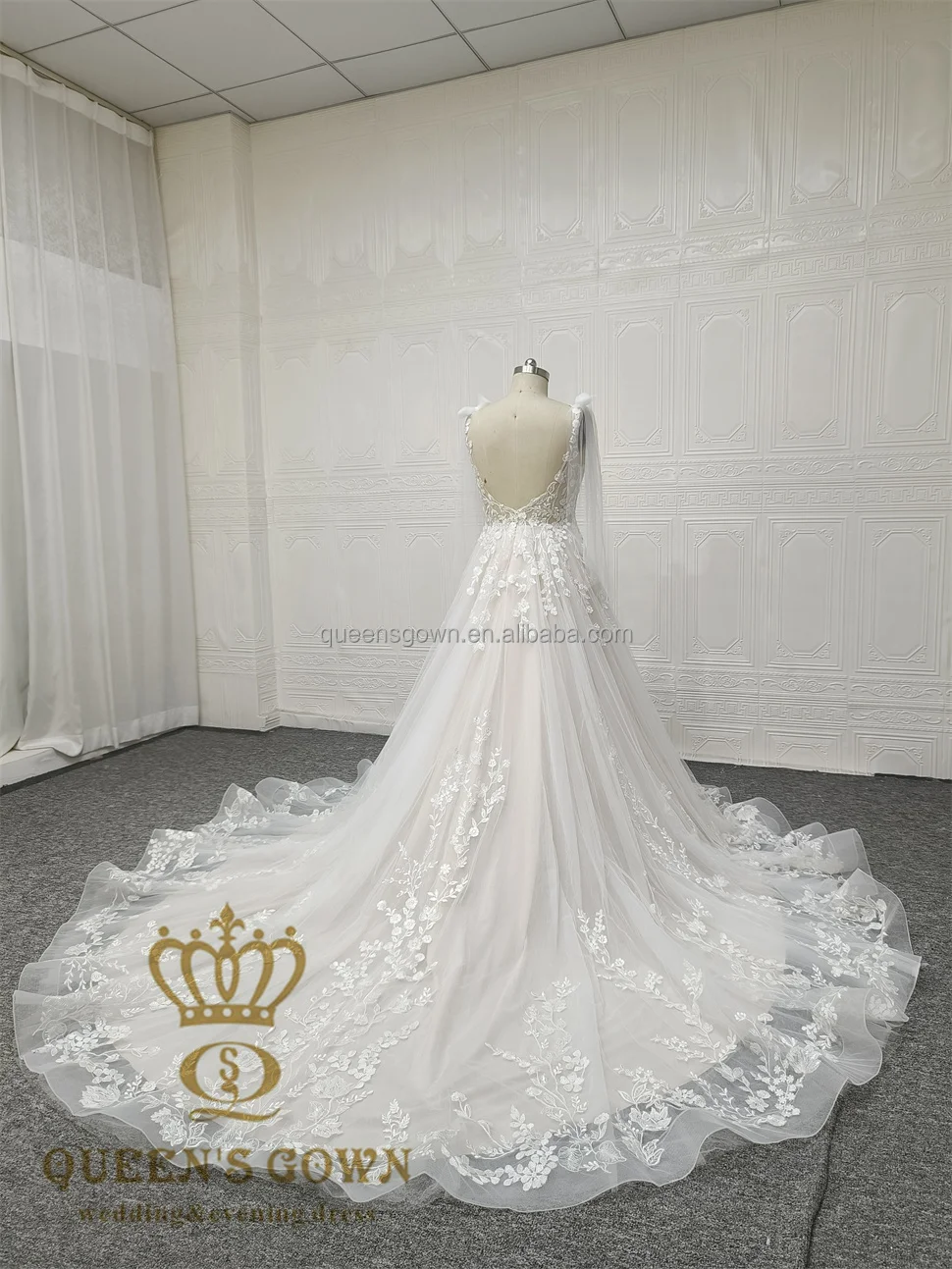QUEENS GOWN Latest Custom Luxury A-line Bridal Dress Sexy Deep V-neck ...