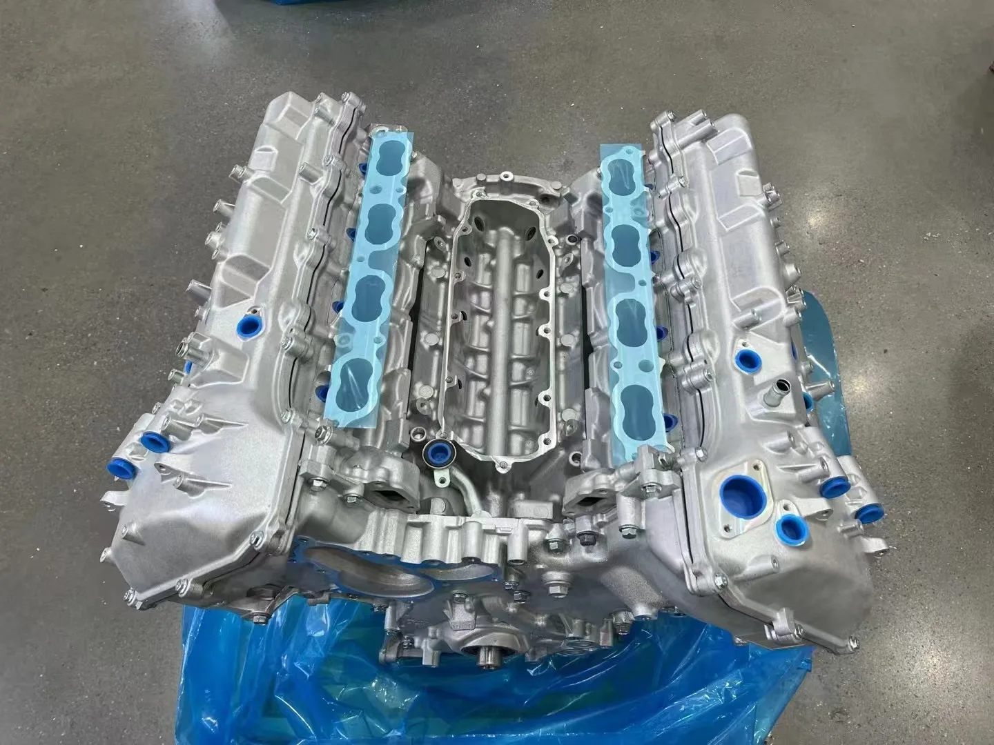 Toyota Land Cruiser Lexus 1UR-FE V8 Engine Assembly